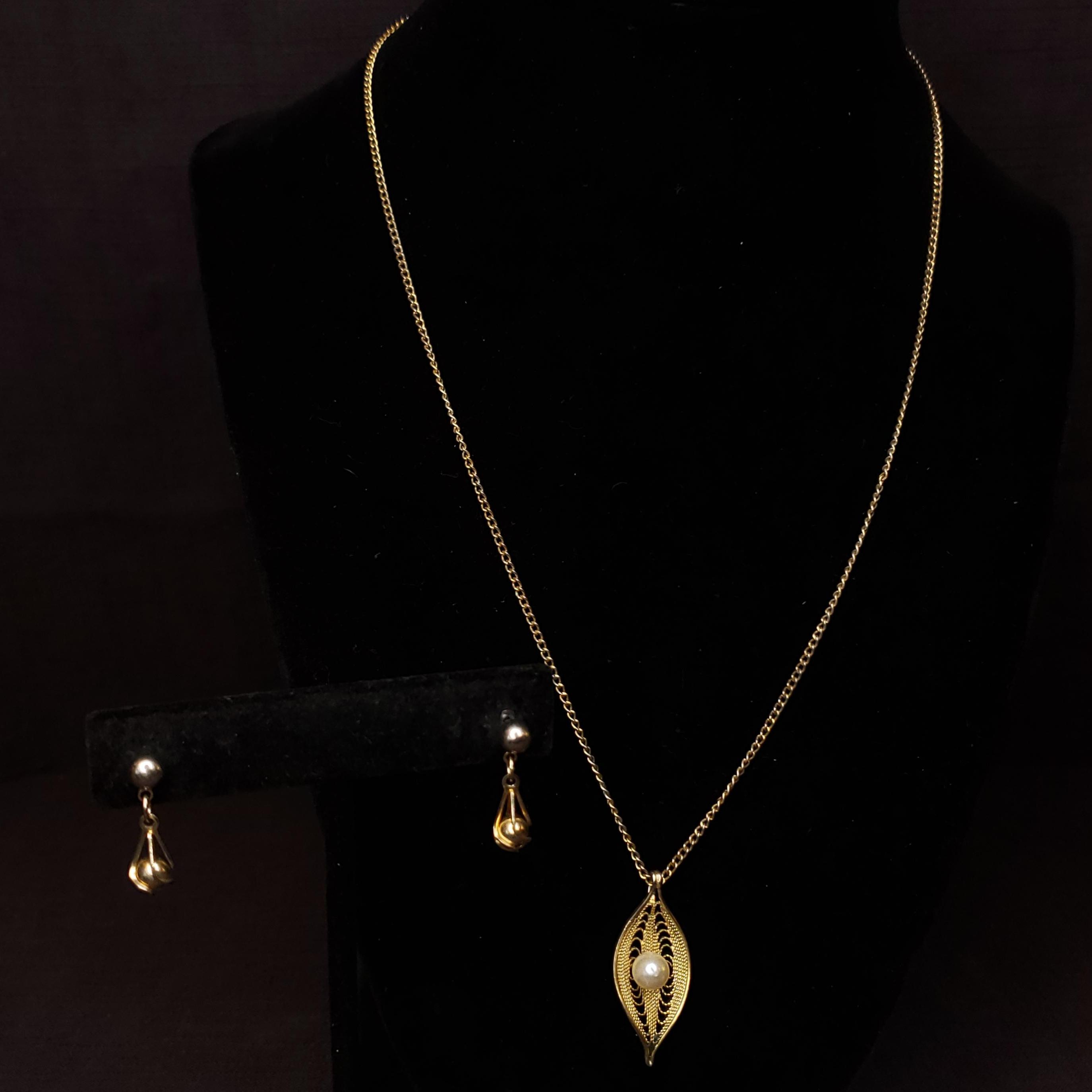 060: SARAH COV Gold Toned Filigree Leaf Pearl Necklace & Caged Dangle ...