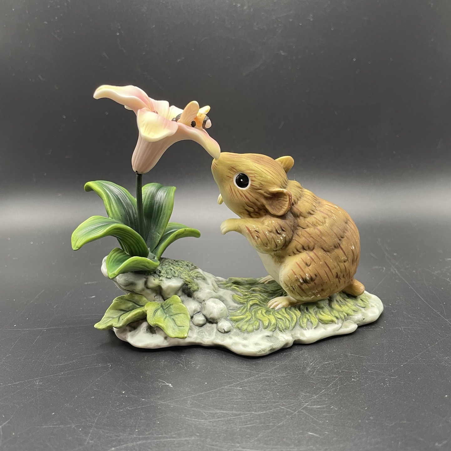 Mouse Smelling Flower Bumble Bee Ceramic Woodland Animal Figurine