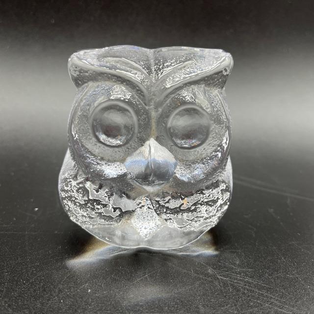Glass Owl Paperweight Blenko? Swedish Glass 3" x 1.75" thick