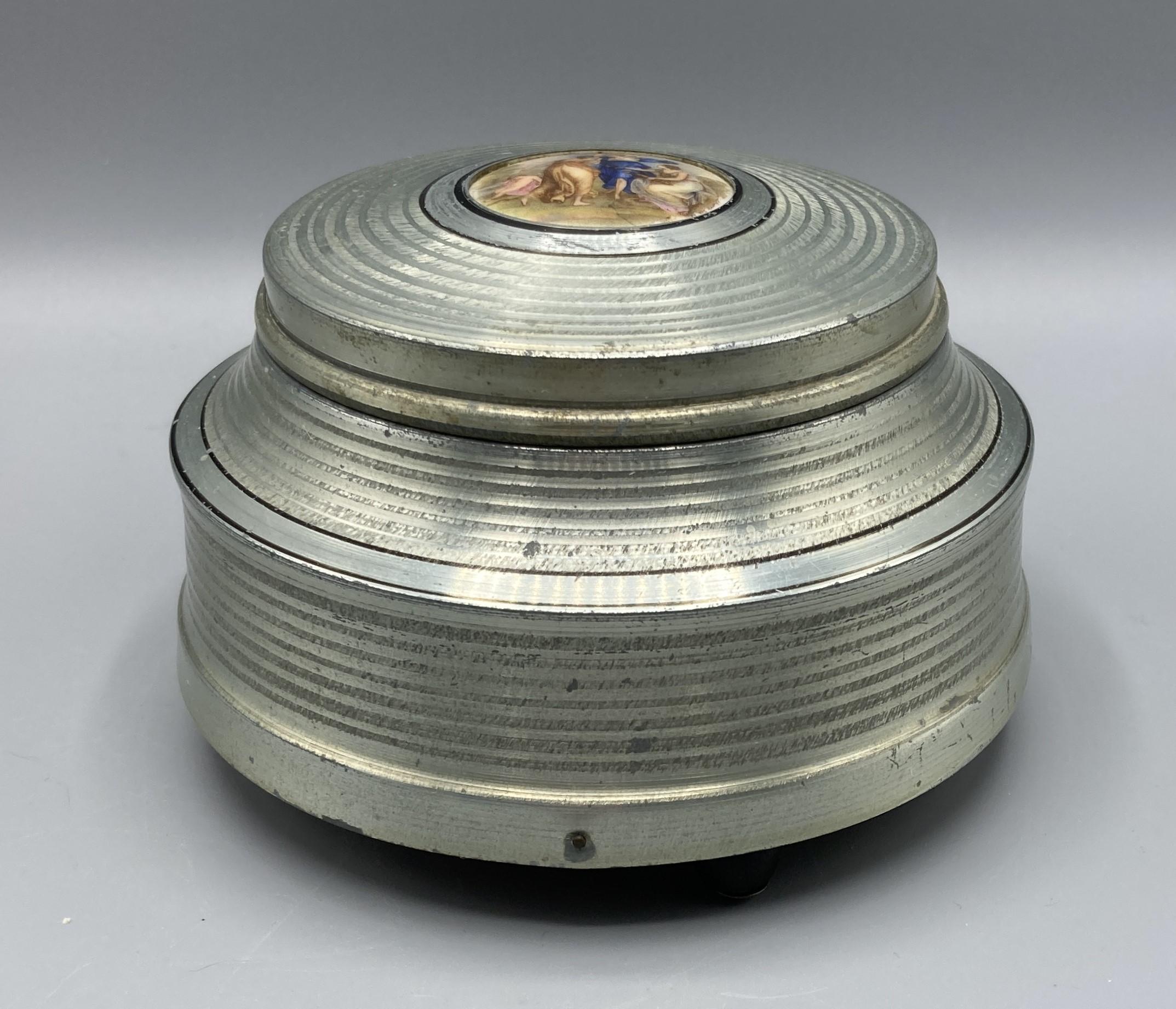 Vtg Metal Round Powder Music Box Trinket Dish
