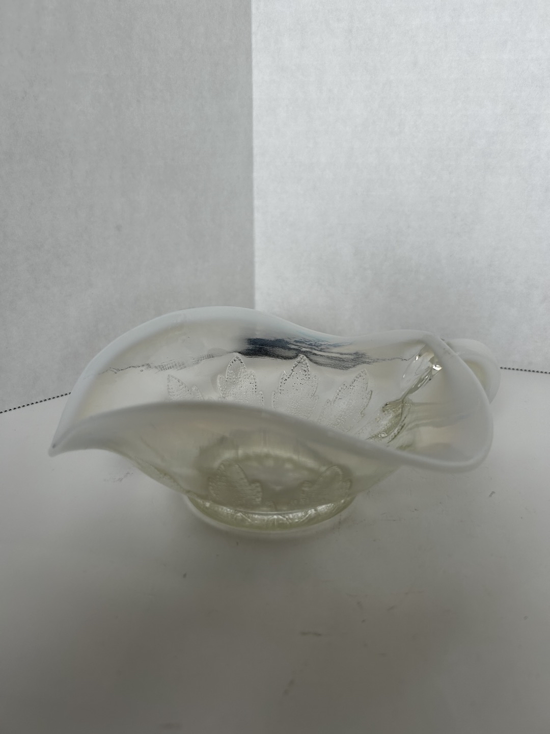 Antique Dugan Co. Opalescent Glass Leaf Rays Handled Nappy Dish
