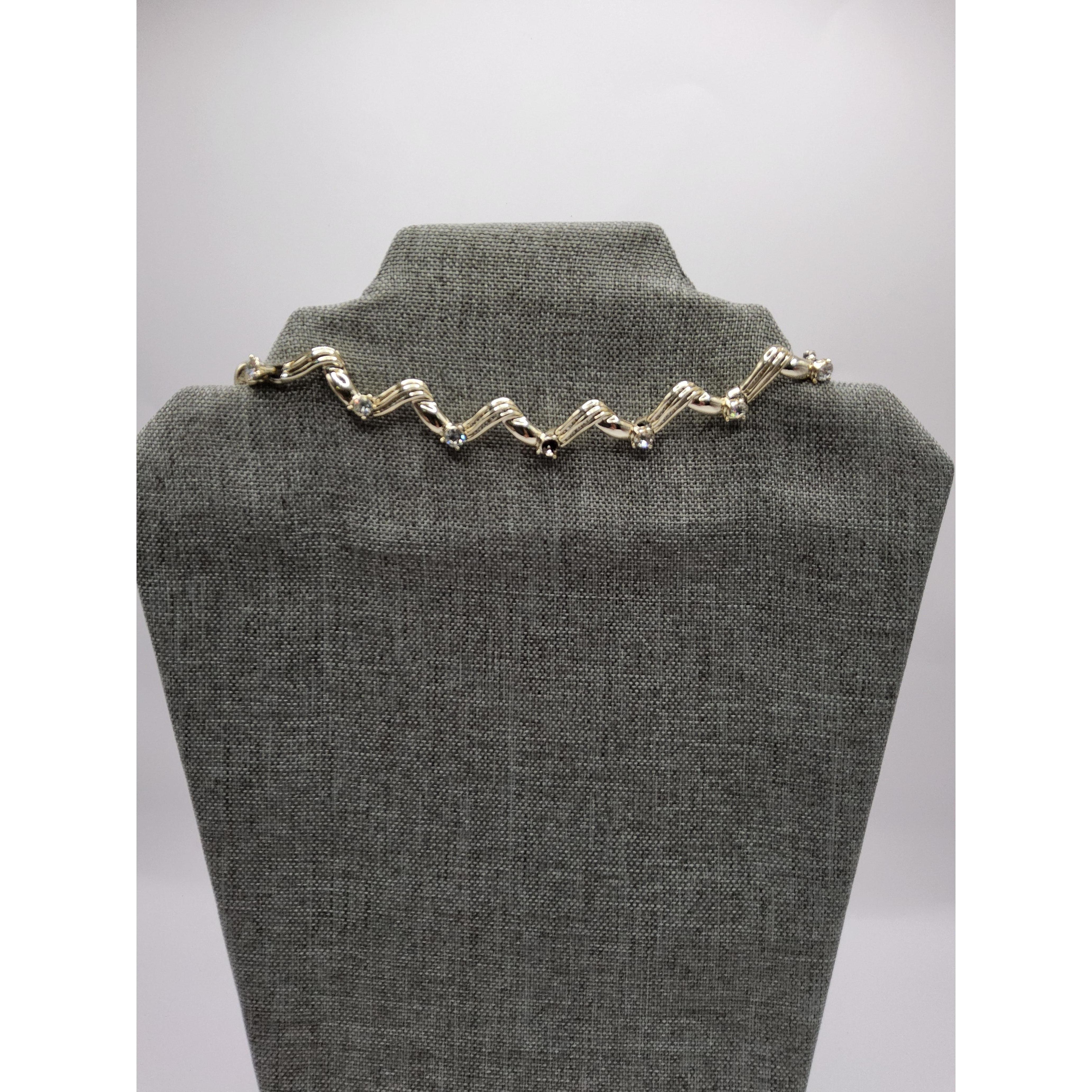 20. Goldtone Coro Ripple Collar/Choker Necklace Missing One Stone