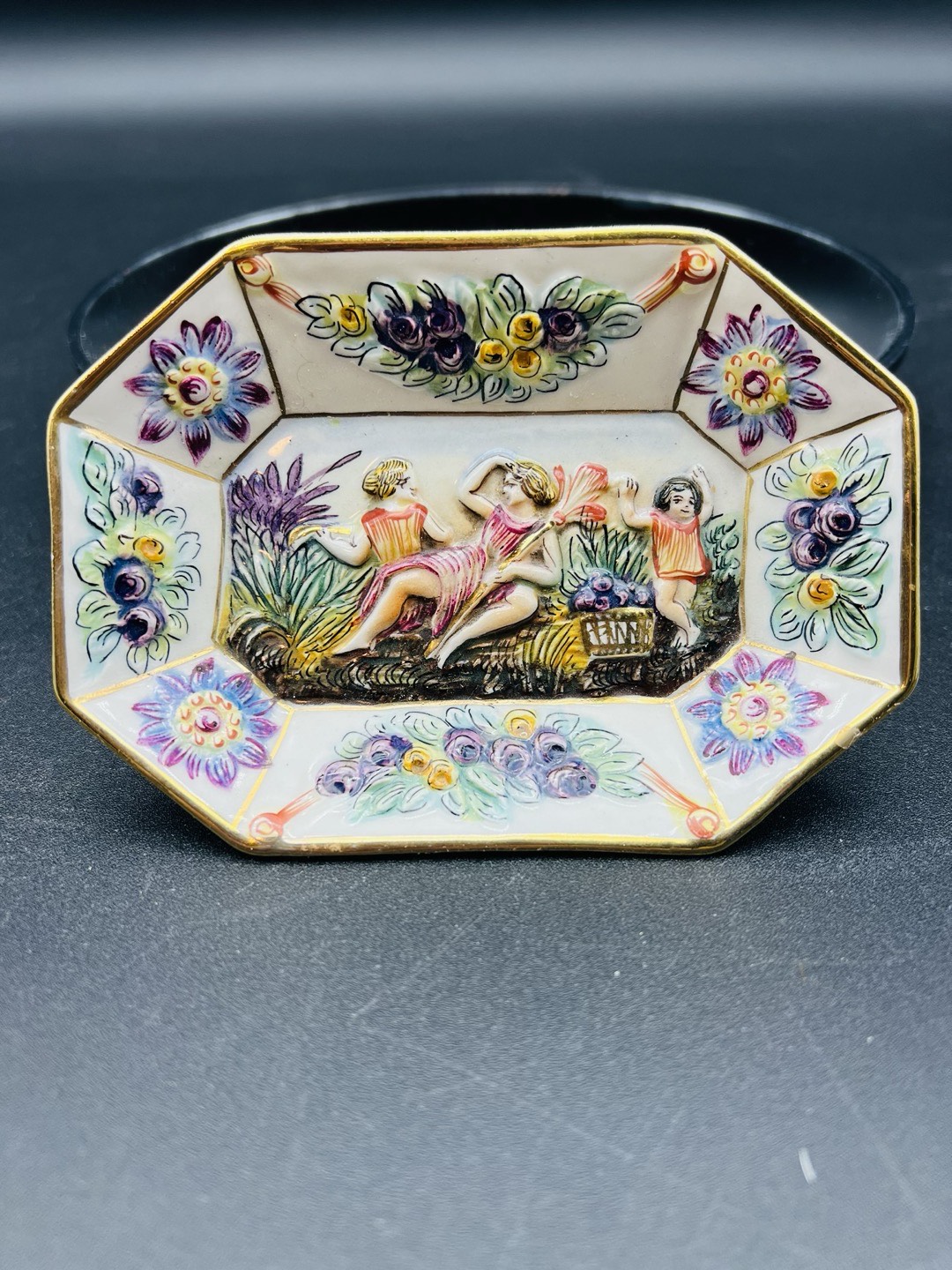 Capodimonte Trinket Dish 3D Relief Relaxing Lady Girls Floral 3054 Italy