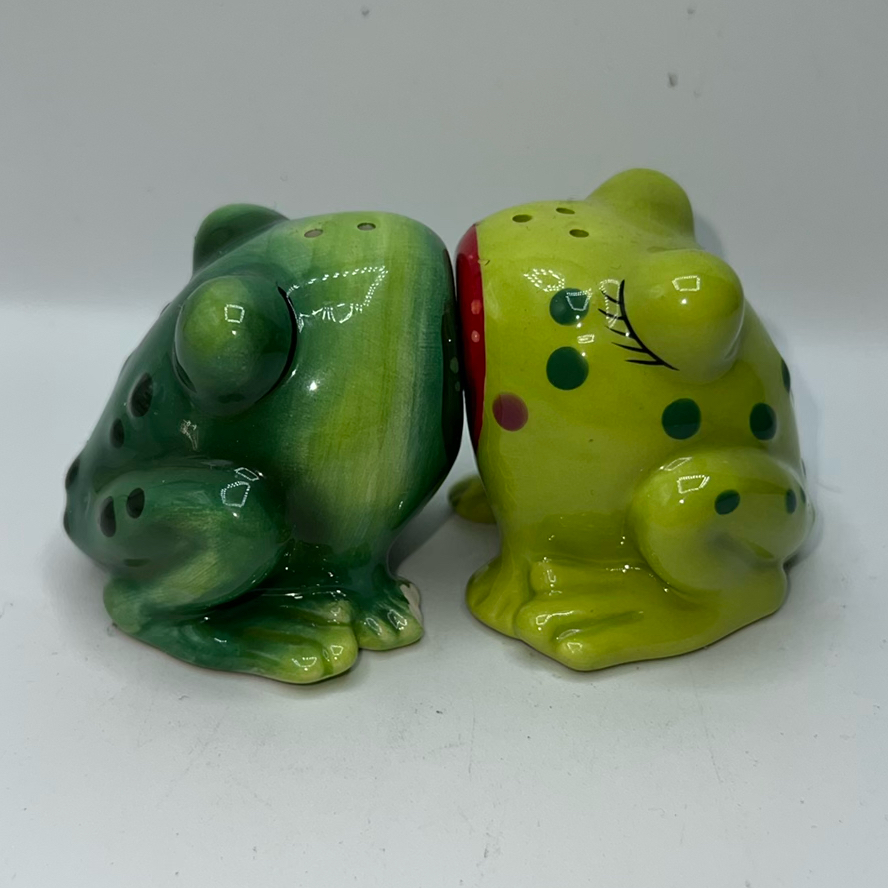 Westland Kissy Frogs Salt & Pepper Shakers
