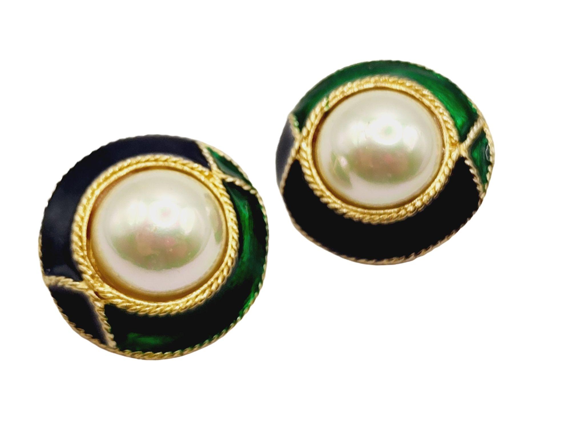 Vintage 80's 2 Tone Enamel Faux Pearl Clip Earrings (A439)