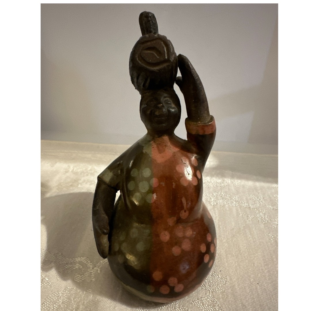 PERUVIAN CHULUCANAS FOLK ART CERAMIC FIGURINE OF WOMAN Signed . EX COND