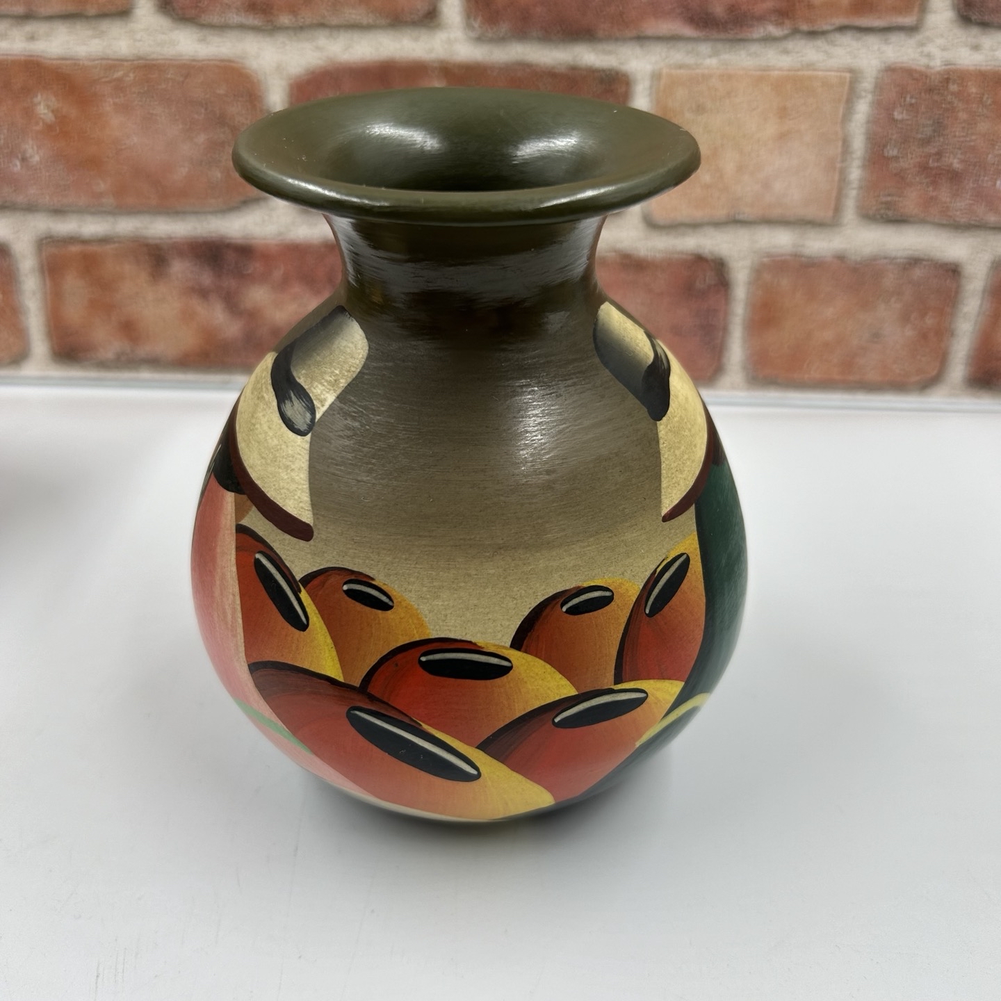 Beautiful Hand painted Peruvian Pottery Vase With 2 Ladies In Hats 2 ...