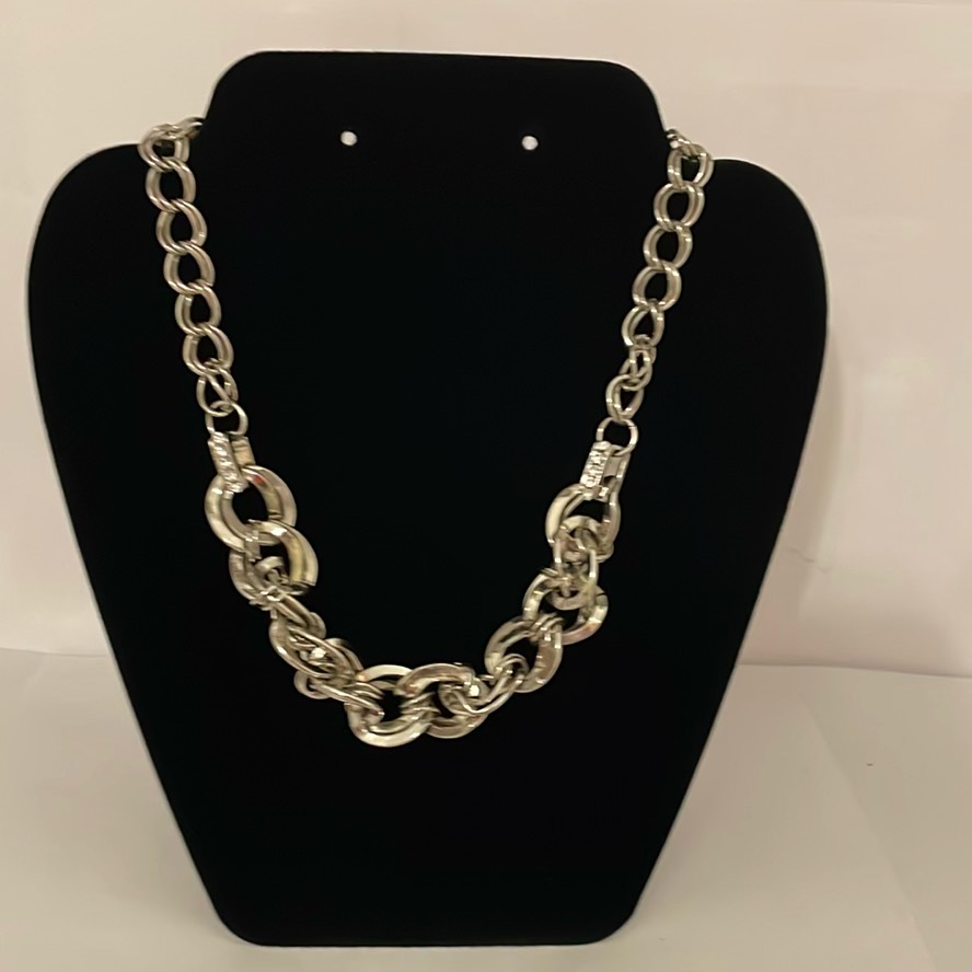 #512 J Lo Jennifer Lopez Silver Multi Ring Chunky Necklace With Rhinestones