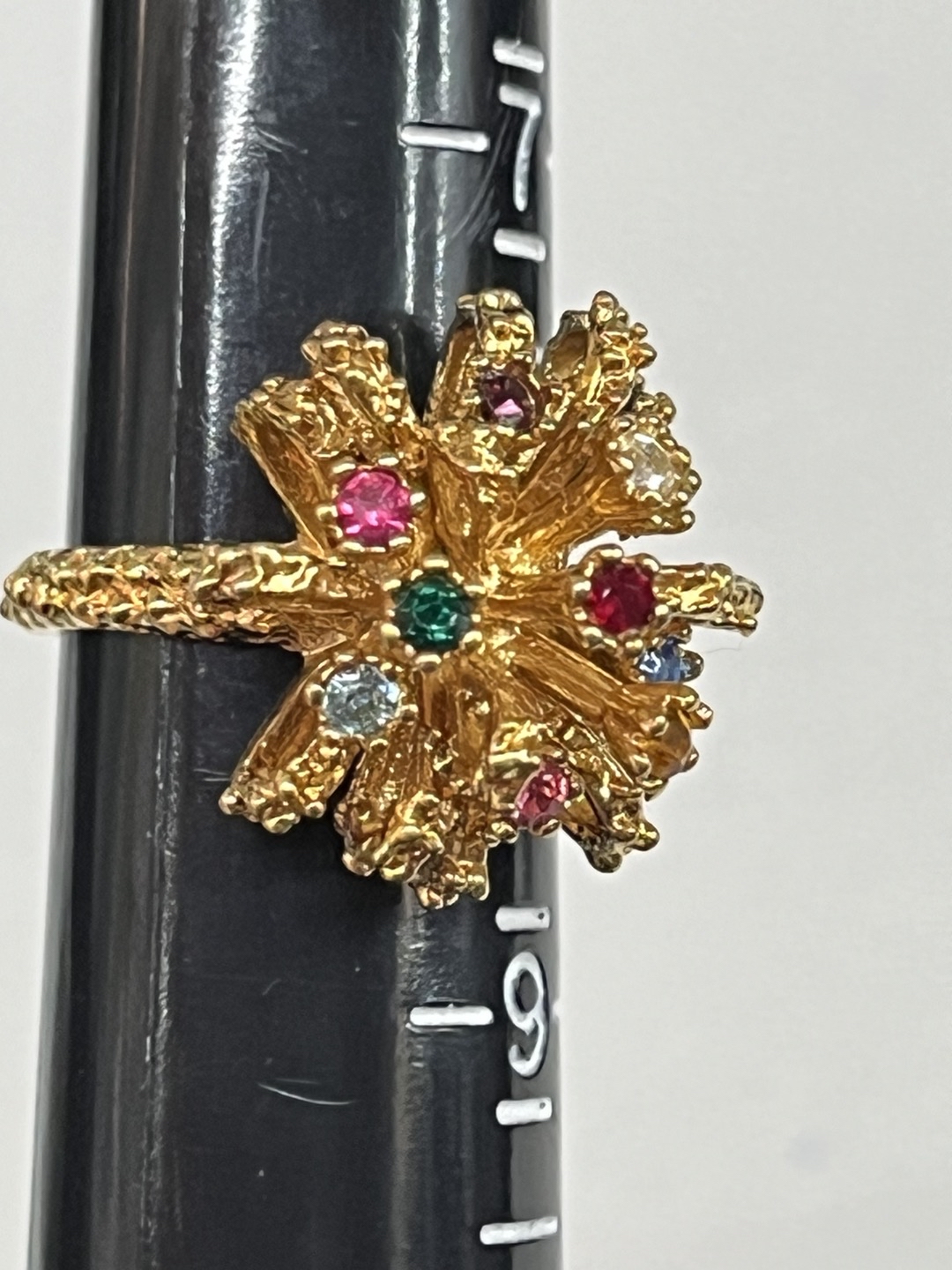 Multi Stone Ribbon Ring 18kt HGE