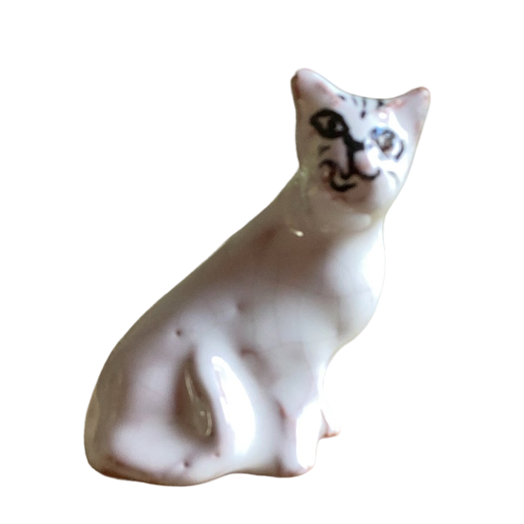 "Hey Ma....There's A Weird Cat Outside....Ma?!?!?!" Weird Redware White Cat