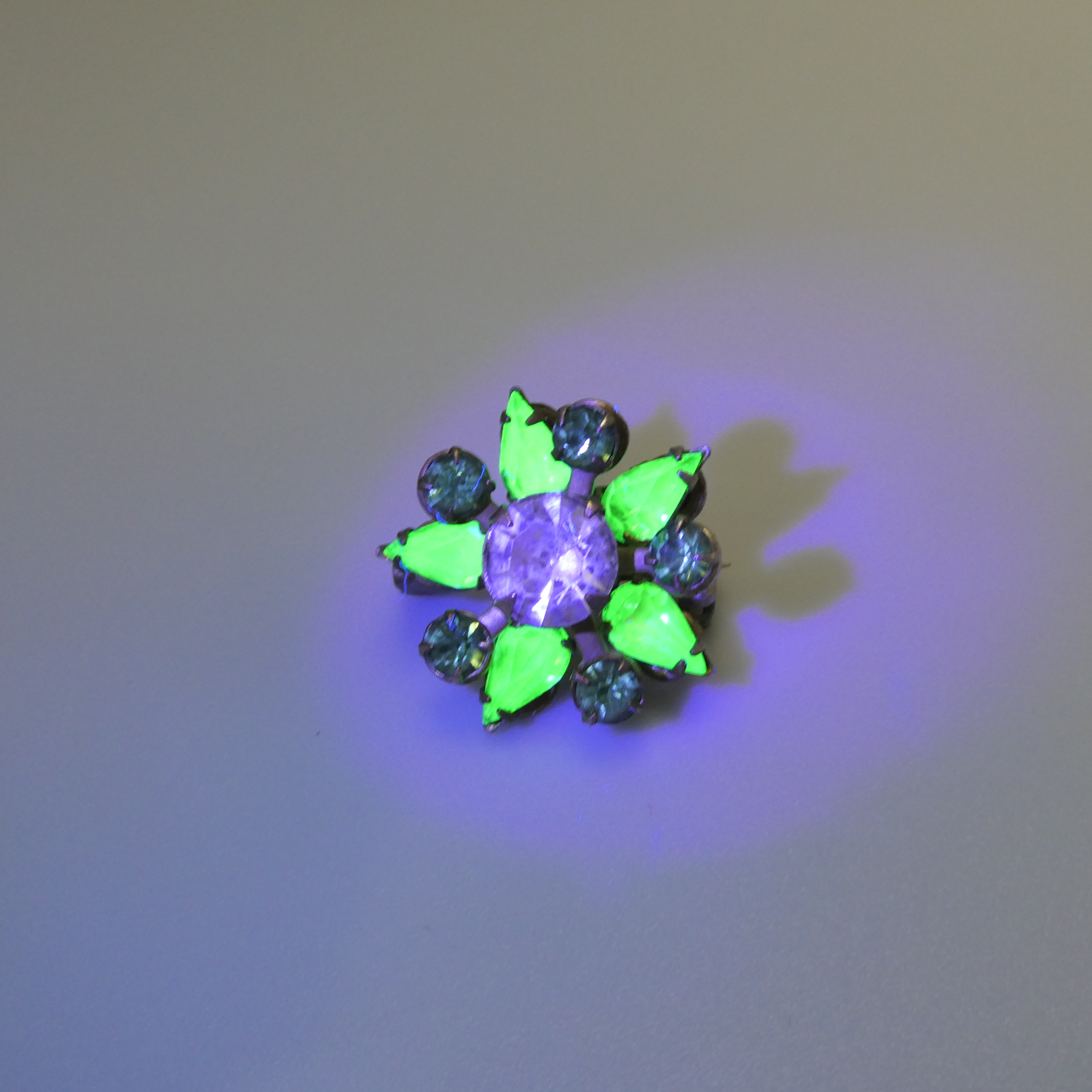 Antique Small Uranium Glass Star Brooch Pin Green Faceted Rhinestone 3 ...