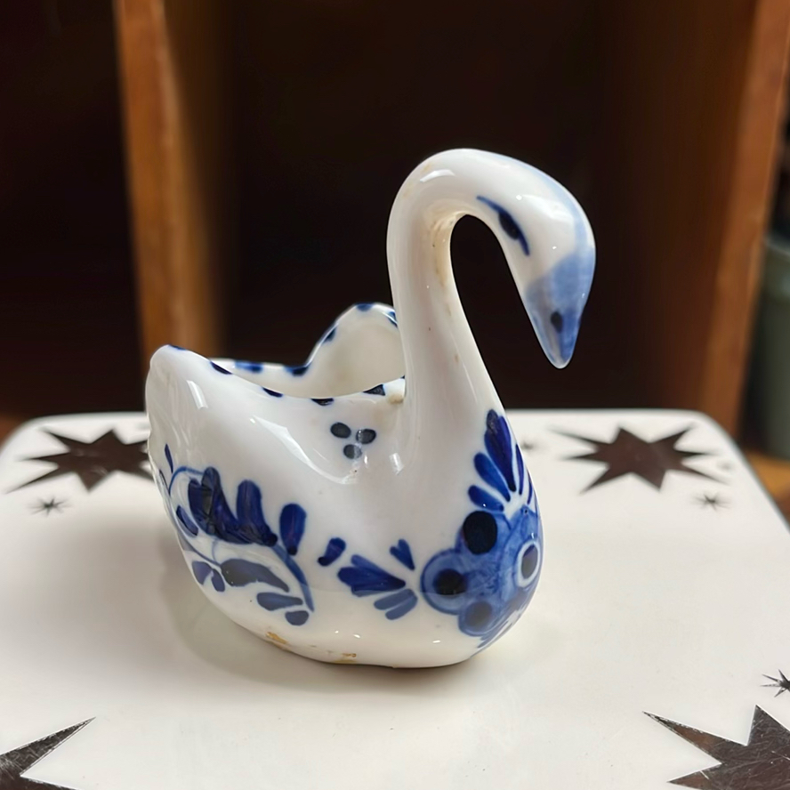Delft-ish Swan Planter