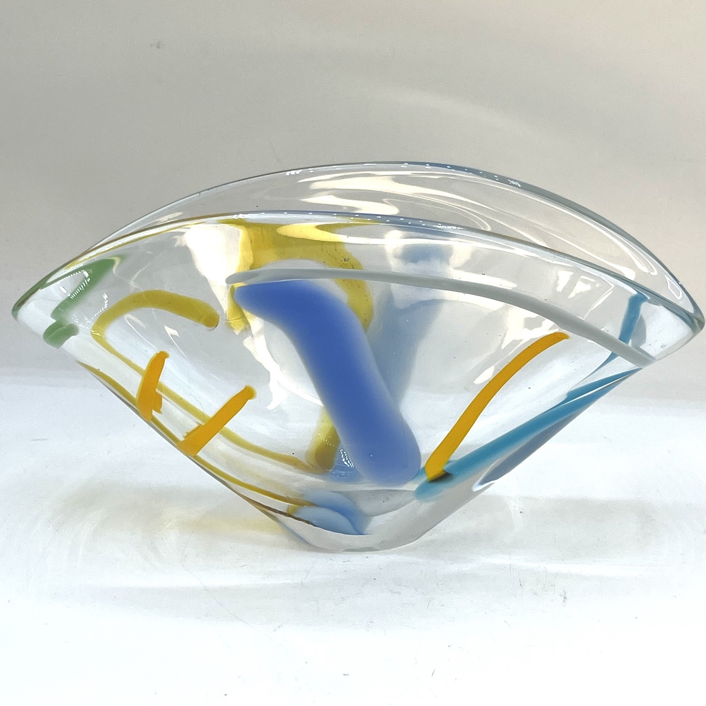 Signed Rodi Rovner ‘90 Art Glass Fan Vase 8”