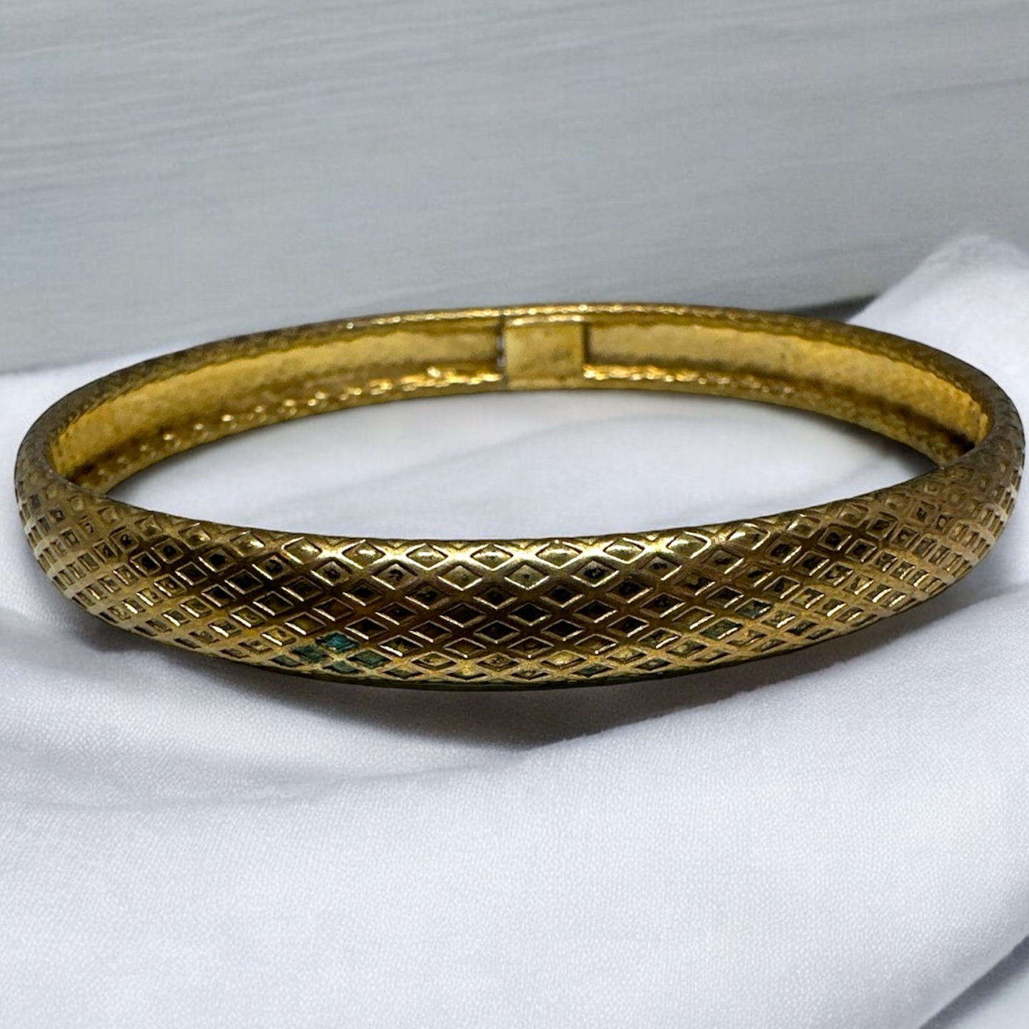 Vintage Gold Tone Angle With Clasp. Medium Size