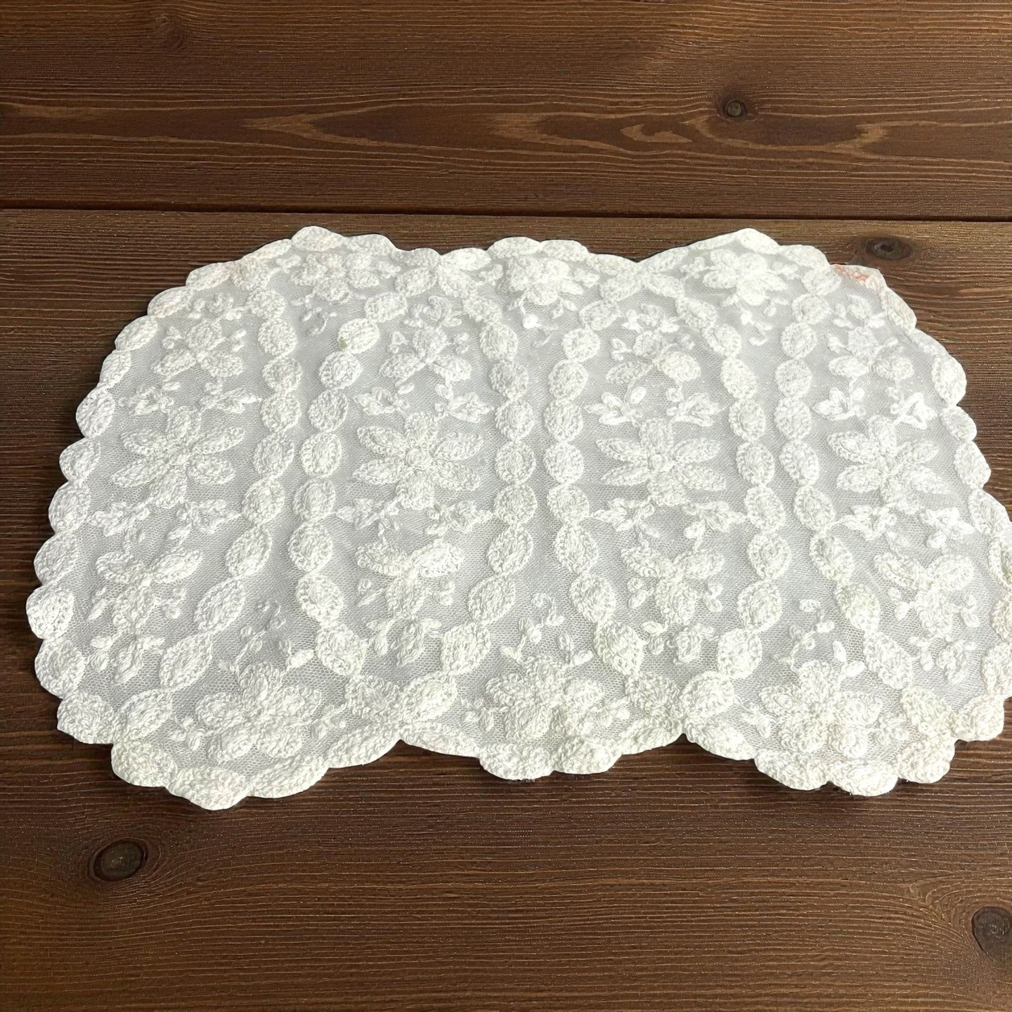 A vintage lace rectangle scalloped doily 13.75" x 10.25"