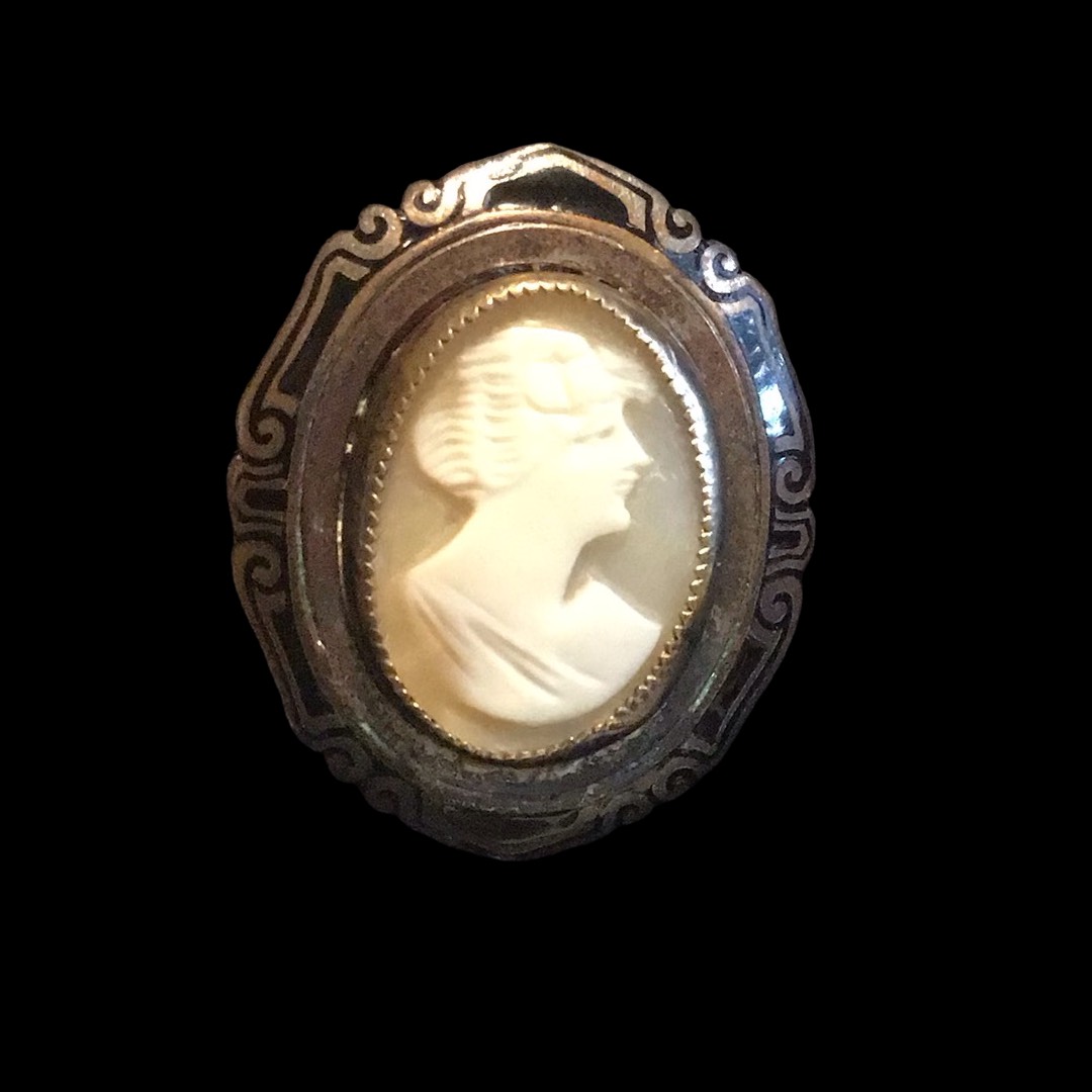 Vintage Shell Cameo Brooch