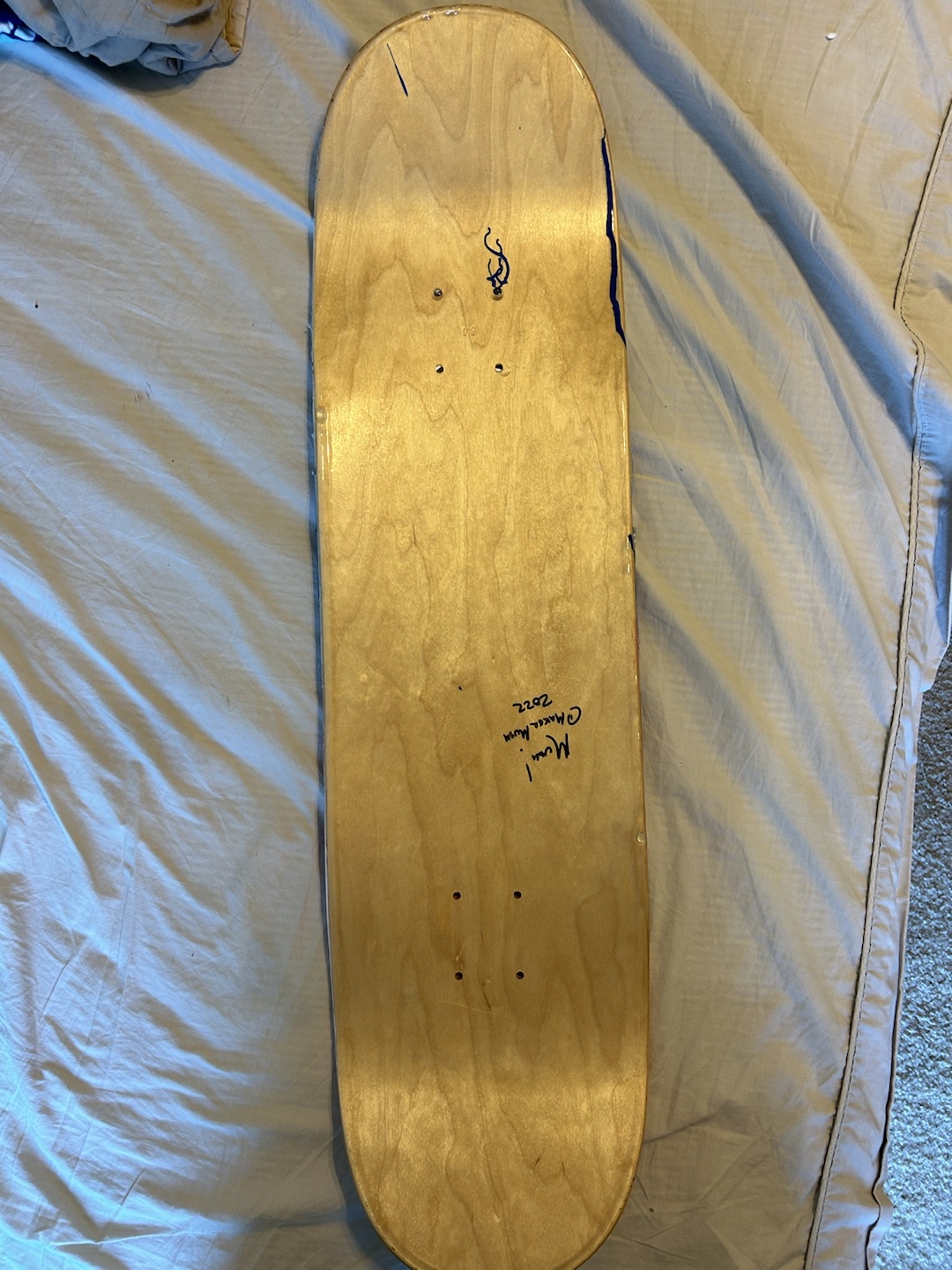 Custom skateboard autograph By @Maker Mush