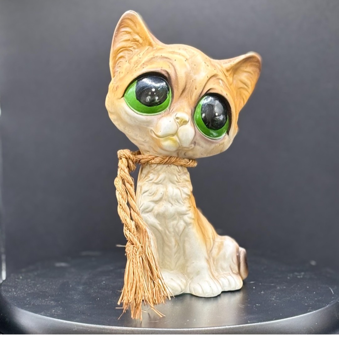 Vintage Enesco MCM Big Eyed Ceramic Cat Made In Japan With Original Sticker