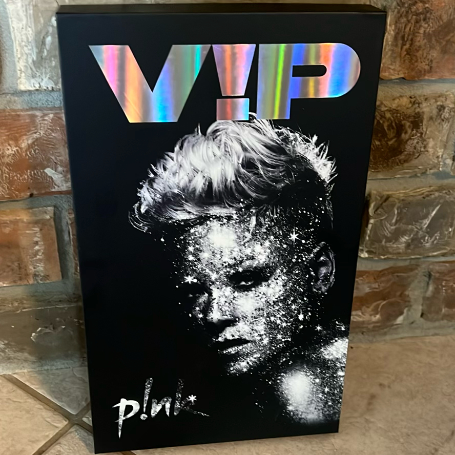 Open Pink Vip Package Gift From Her Summer Carnival 2023 Tour