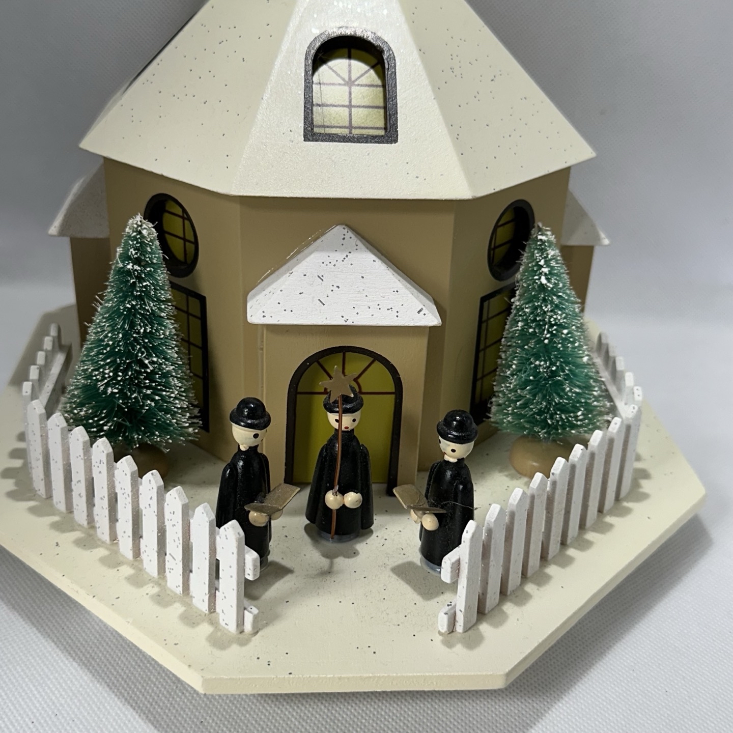 C75 Vintage German Music Box Plays “Silent Night”, White Picket Fence ...