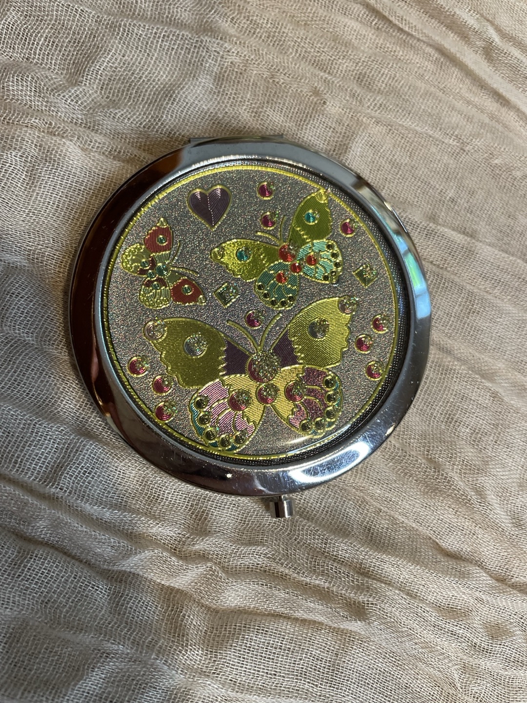 Butterfly compact mirror