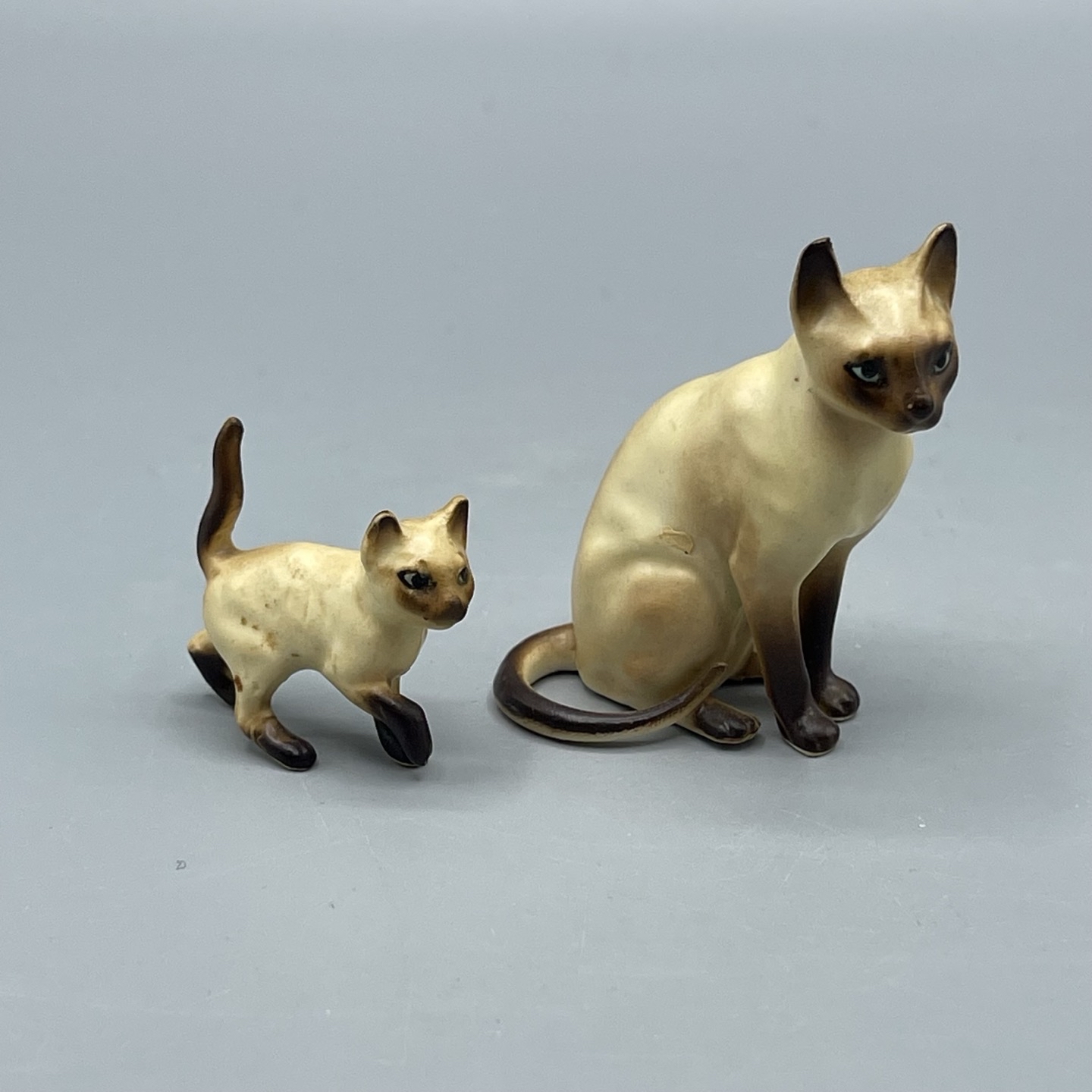 Bone China Siamese Mama Tail Down & Kitten