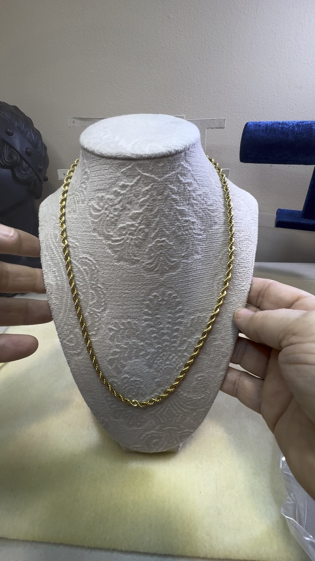 Gorgeous 19” Monet Diamond Cut Rope Chain With The Money Pat. Claw Clasp