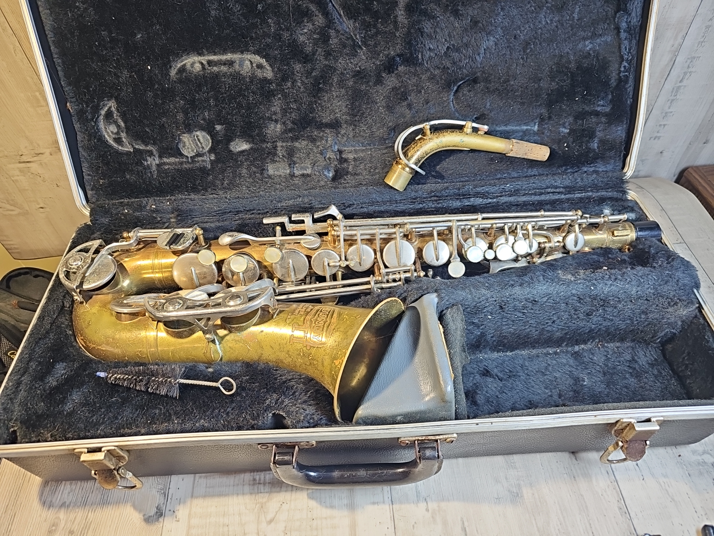 🎷 Selmer Bundy II Alto Saxophone with Hard Case – Great for Students ...