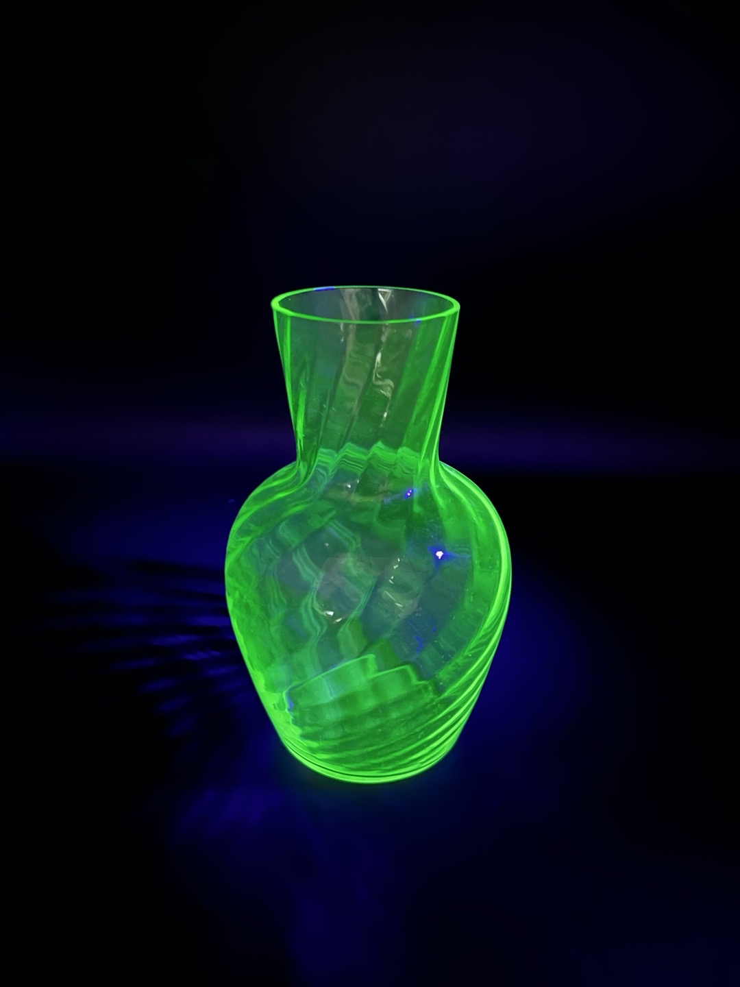 Swirl Optics Uranium Green Glass Vase 6”🏺