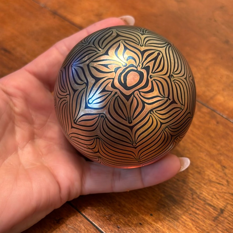 A : Zephyr Studio 1978 Hard To Find Pulled Feather Paperweight Glows!!!