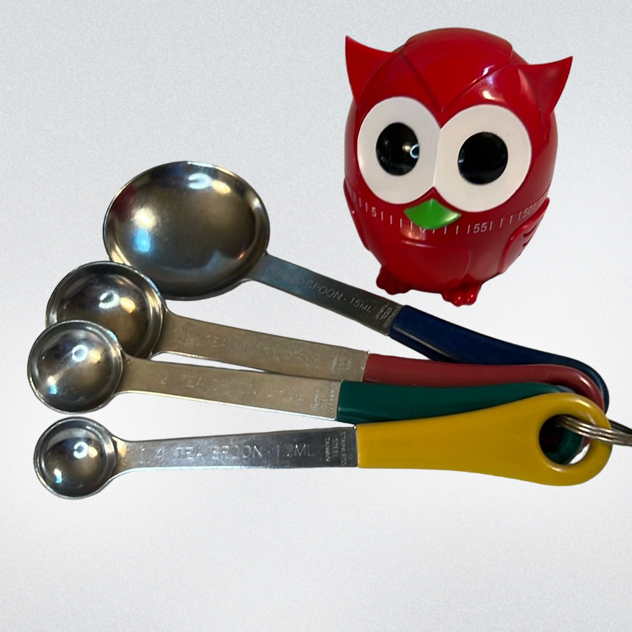 Vtg Measuring Spoons & Owl Kitchen Timer Bundle