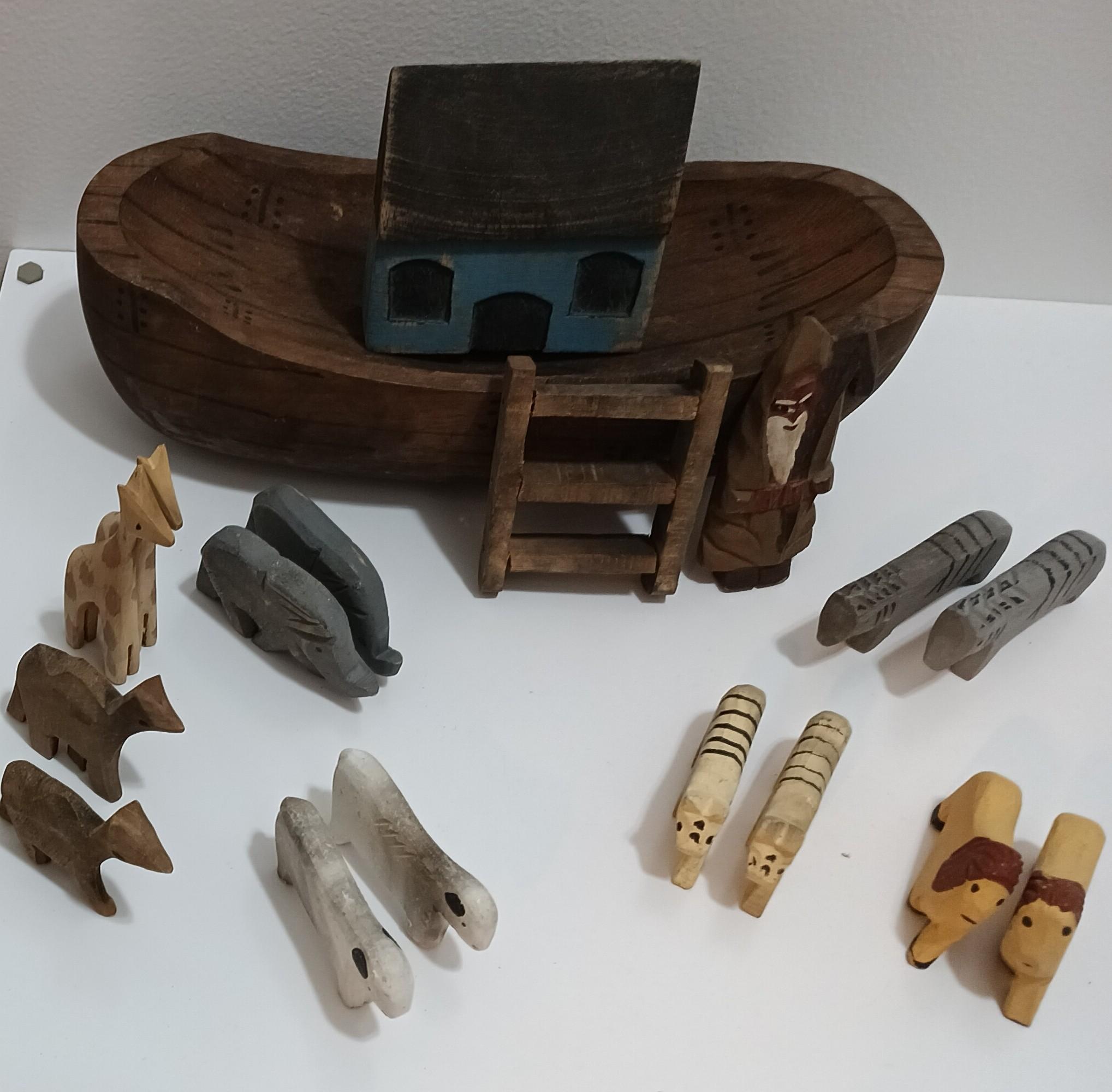 Noah's Ark Hand Carved & Hand Painted Wooden 28 Pc Set Primitive Style