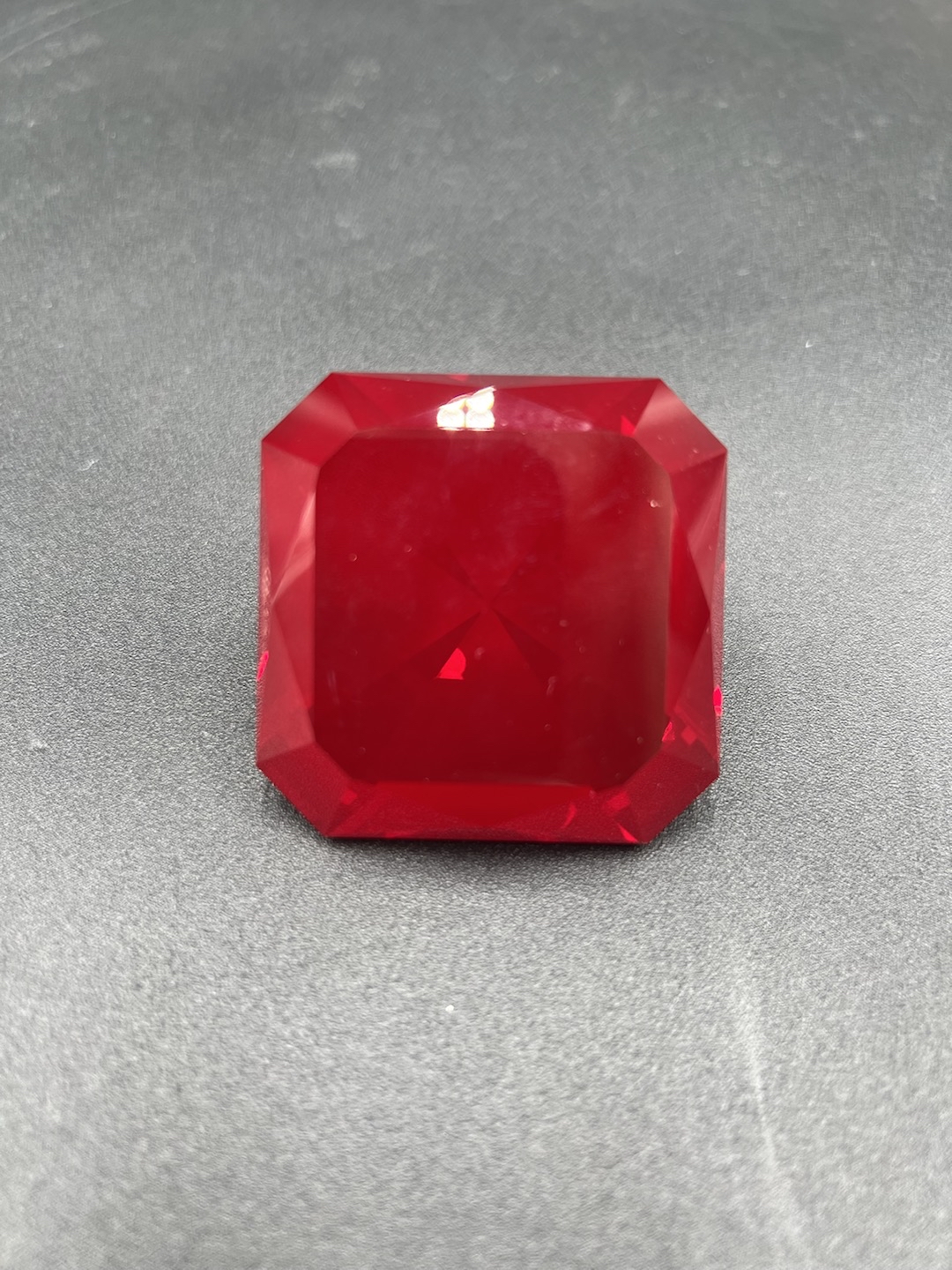 Oleg Cassini Sparkly Ruby Crystal Gem Paperweight 2”