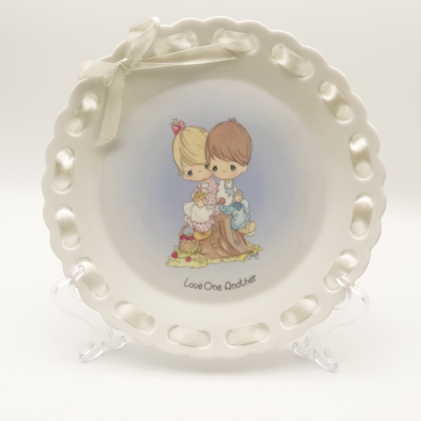 Precious Moments 1990s Collector Plate - Love One Another, 8in