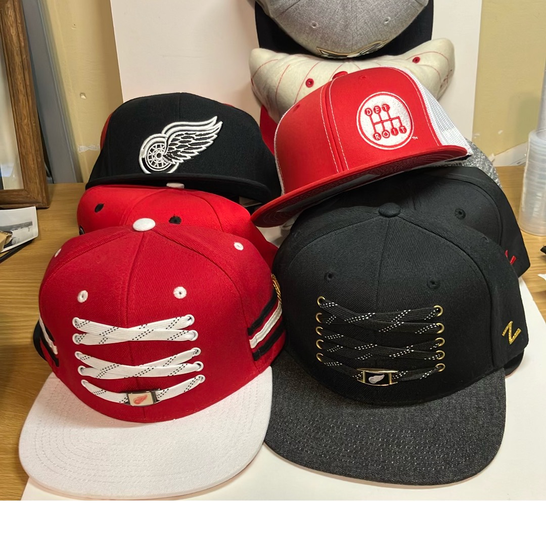 10 Ball cap Style Hats. (7) Detroit Redwings, Yankees, Capitals ...