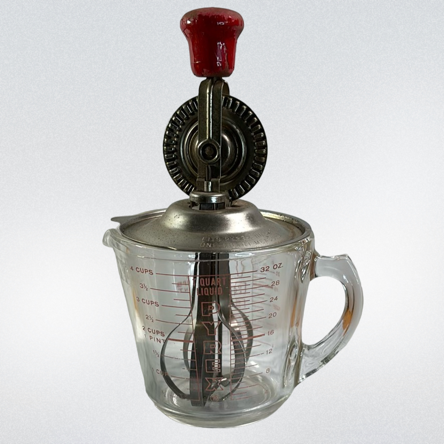 Pyrex Glass 532 Measuring Cup With Egg Beater 4 Cup Capacity
