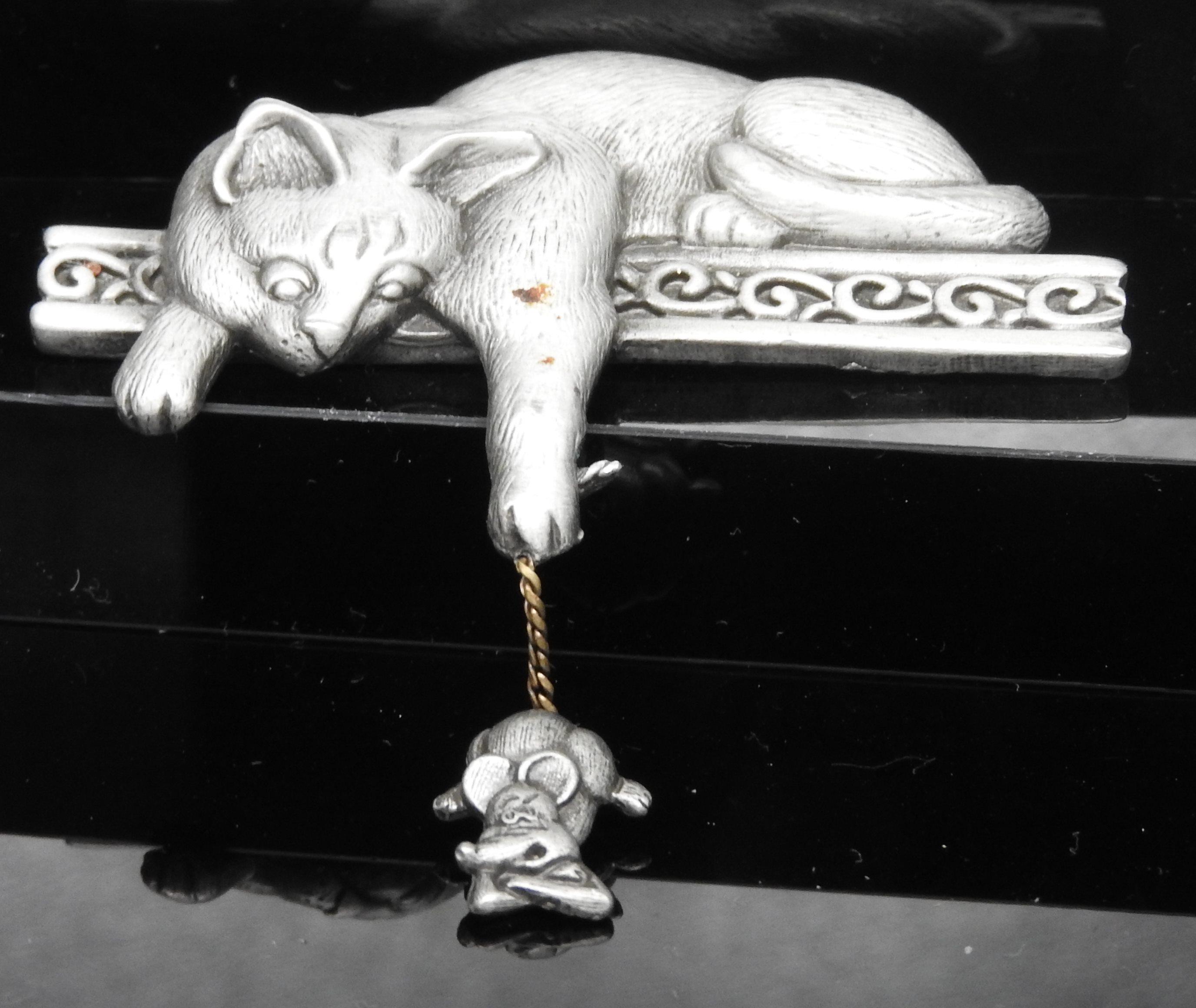 JJ Cat And Mouse Pin