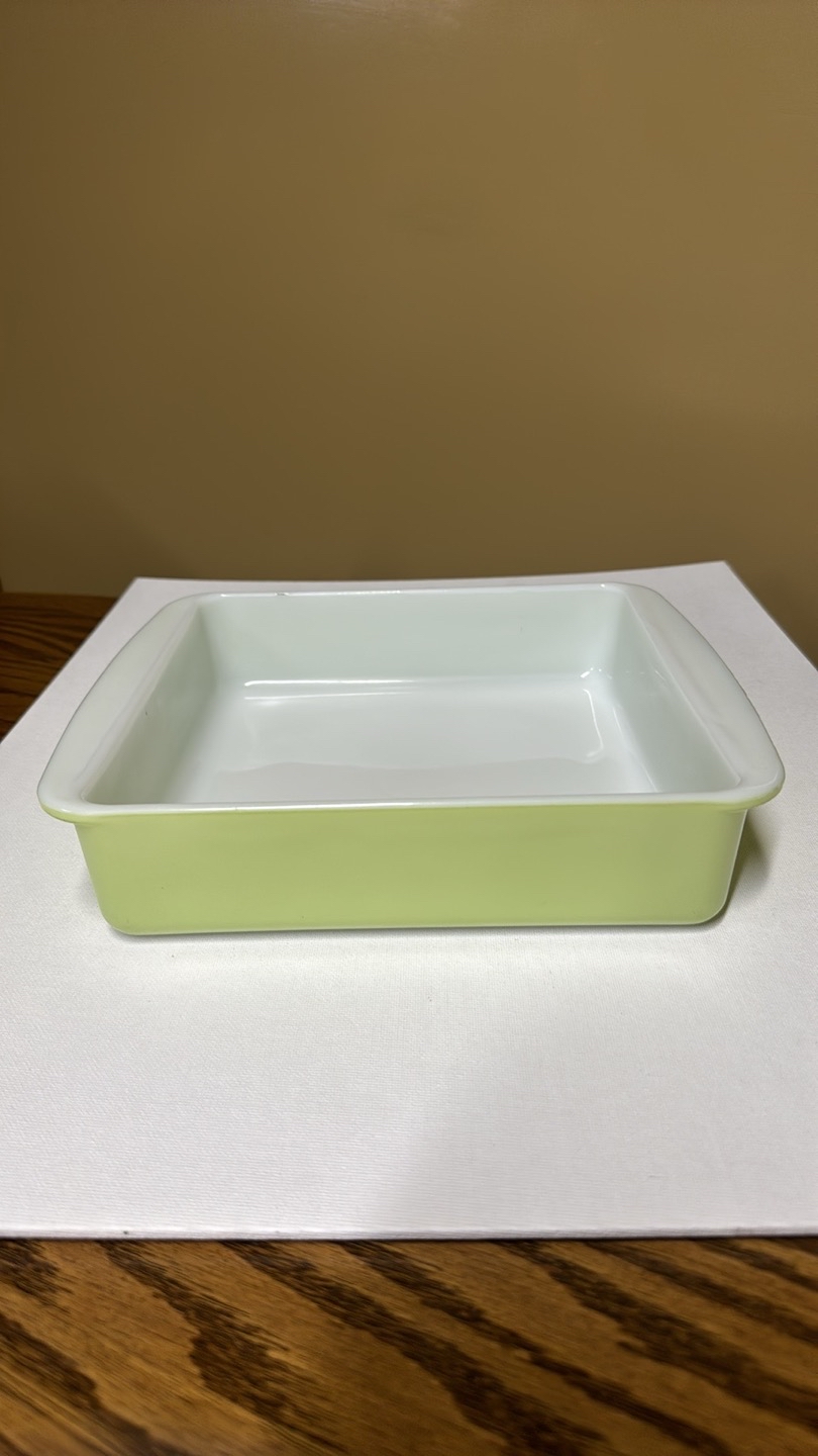 Pyrex 222 8x8 inch Baking Pan Lime Green Brownie Casserole
