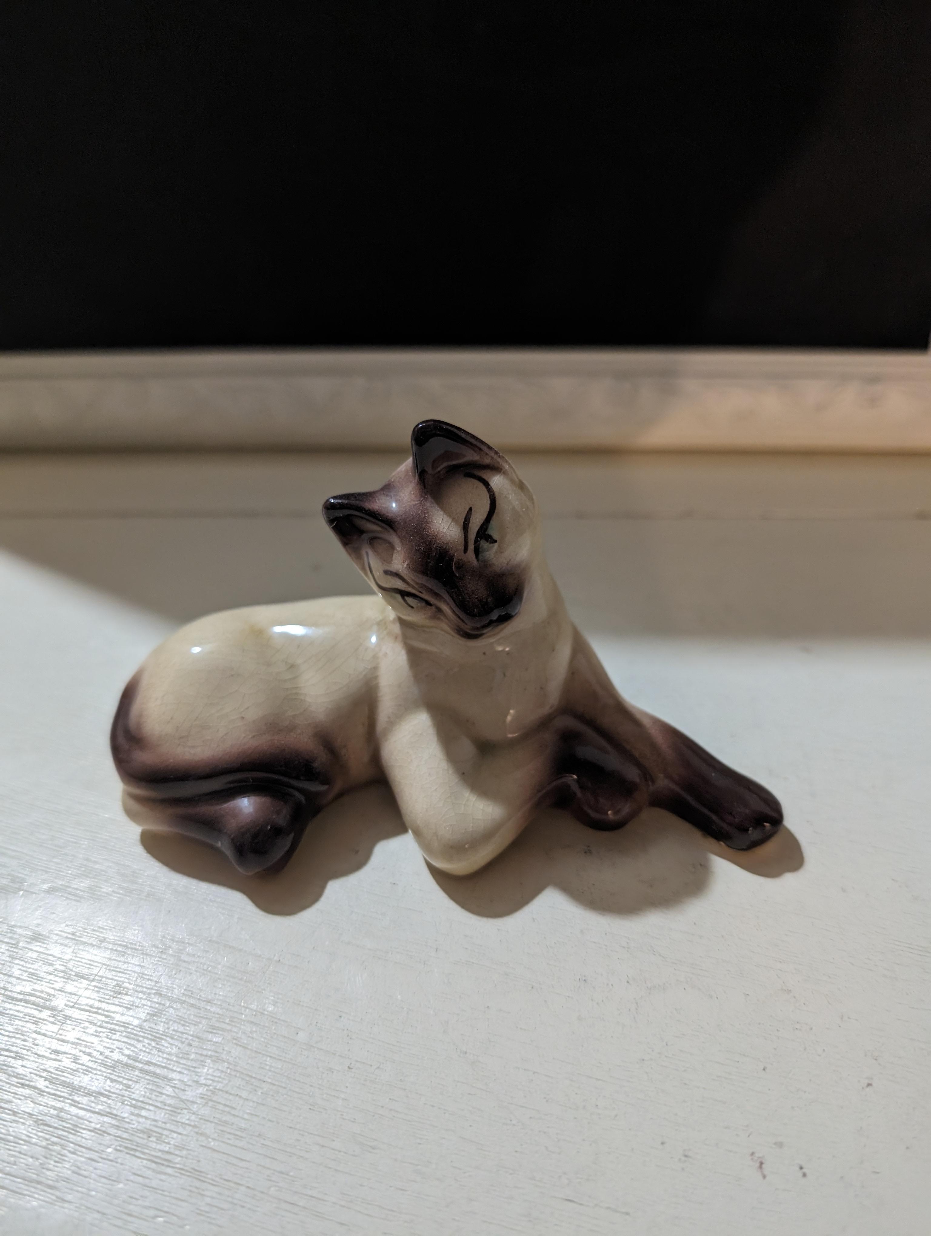 Vintage Ceramic Siamese Cat Laying Down Position.