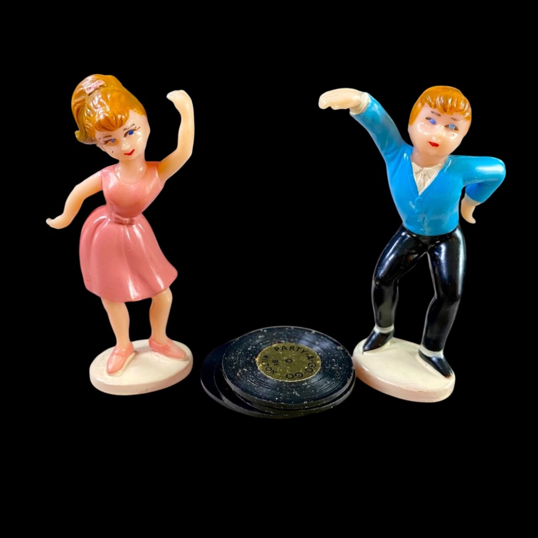 Plastic Cake Topper - Dancing Couple With Records