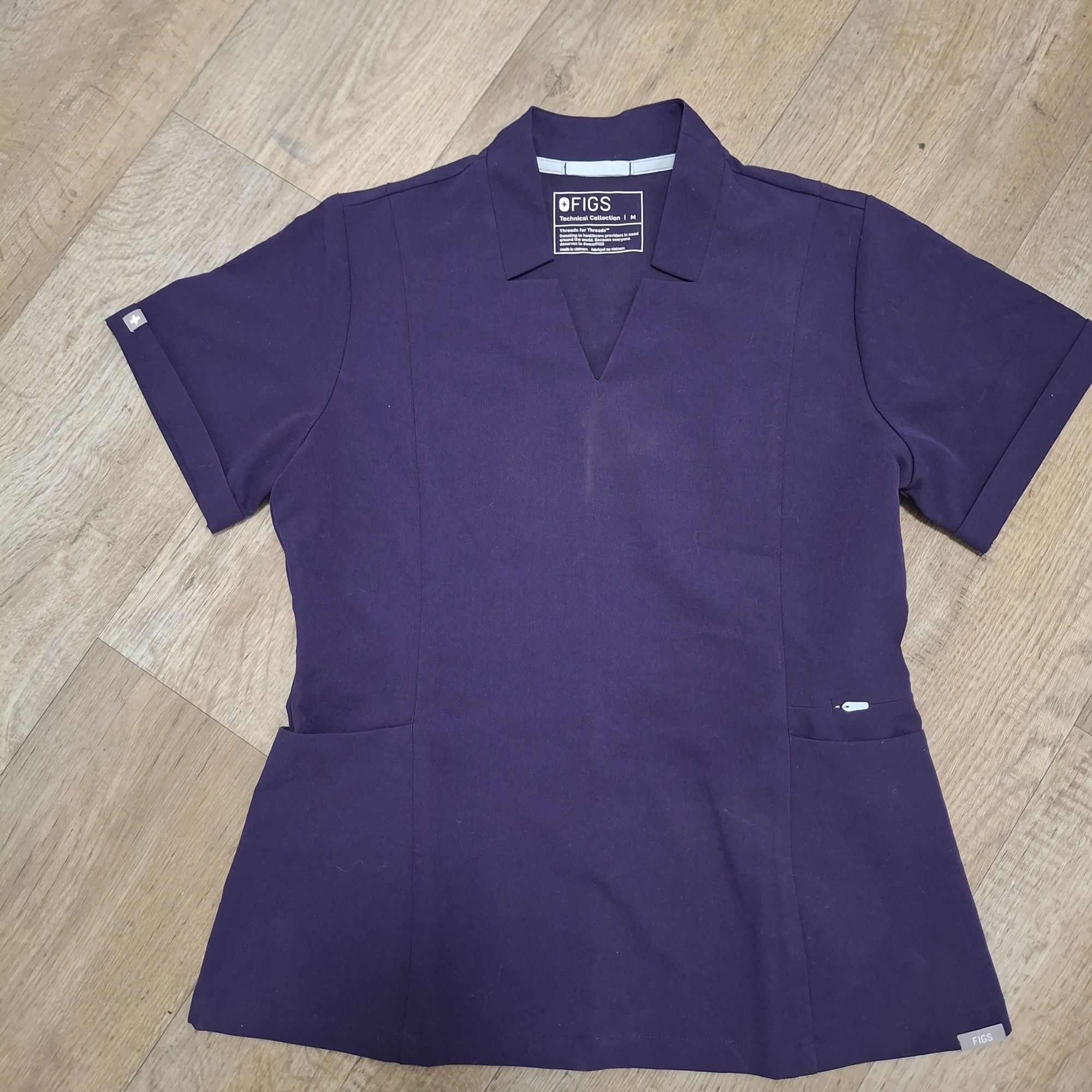 Figs Technical Collection Womens Purple Scrub Top M Zipper Pocket Accent