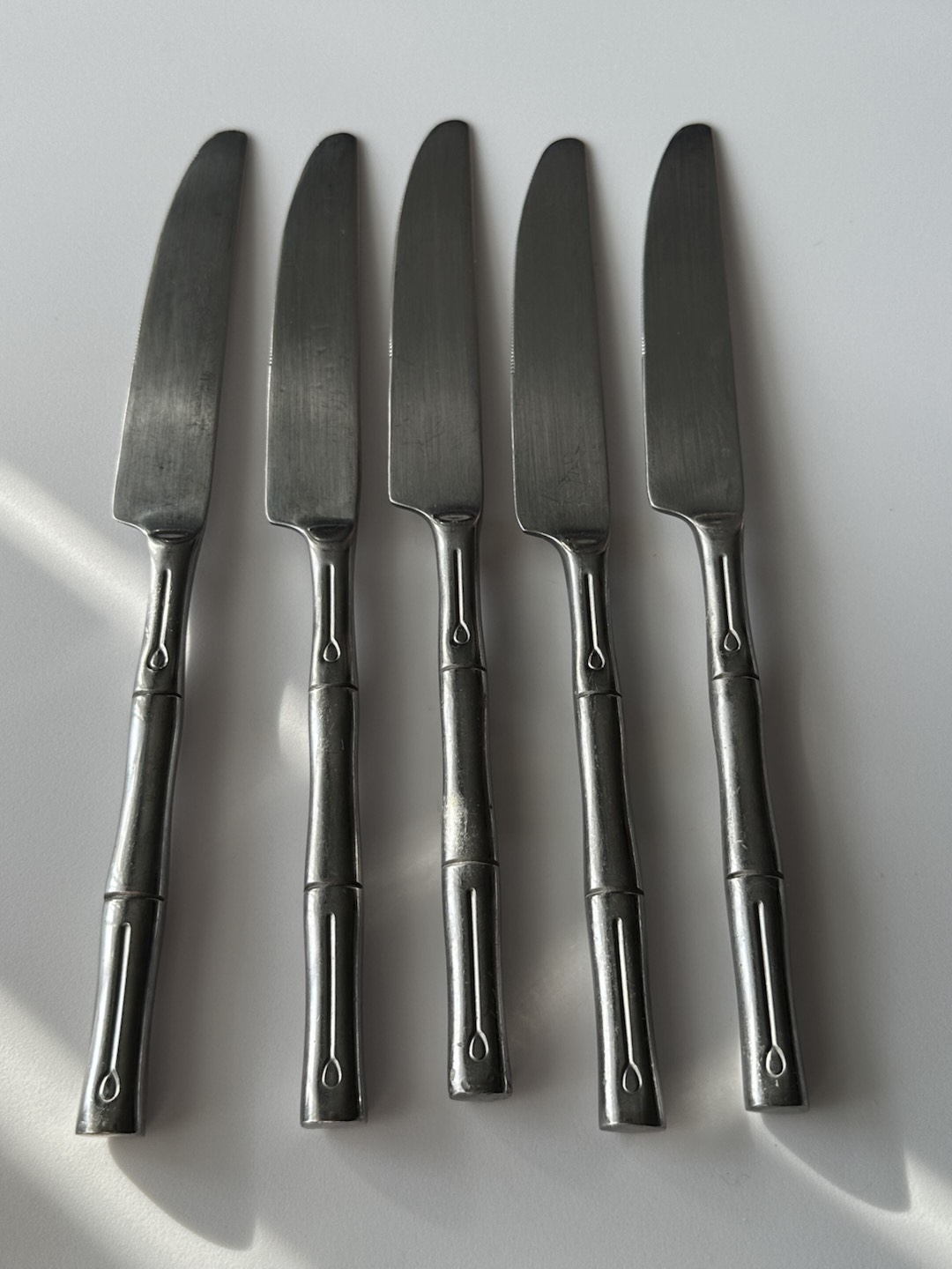 Hampton Silversmith BAMBOO Pattern Stainless Flatware (5) Dinner Knives 9”