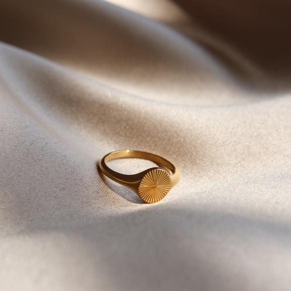 18K Gold Solaris Signet Ring