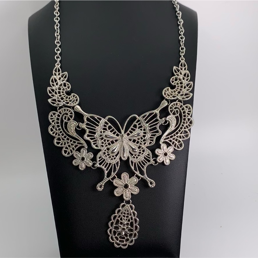 Silver Tone Butterfly 🦋 Necklace 20-22” Long