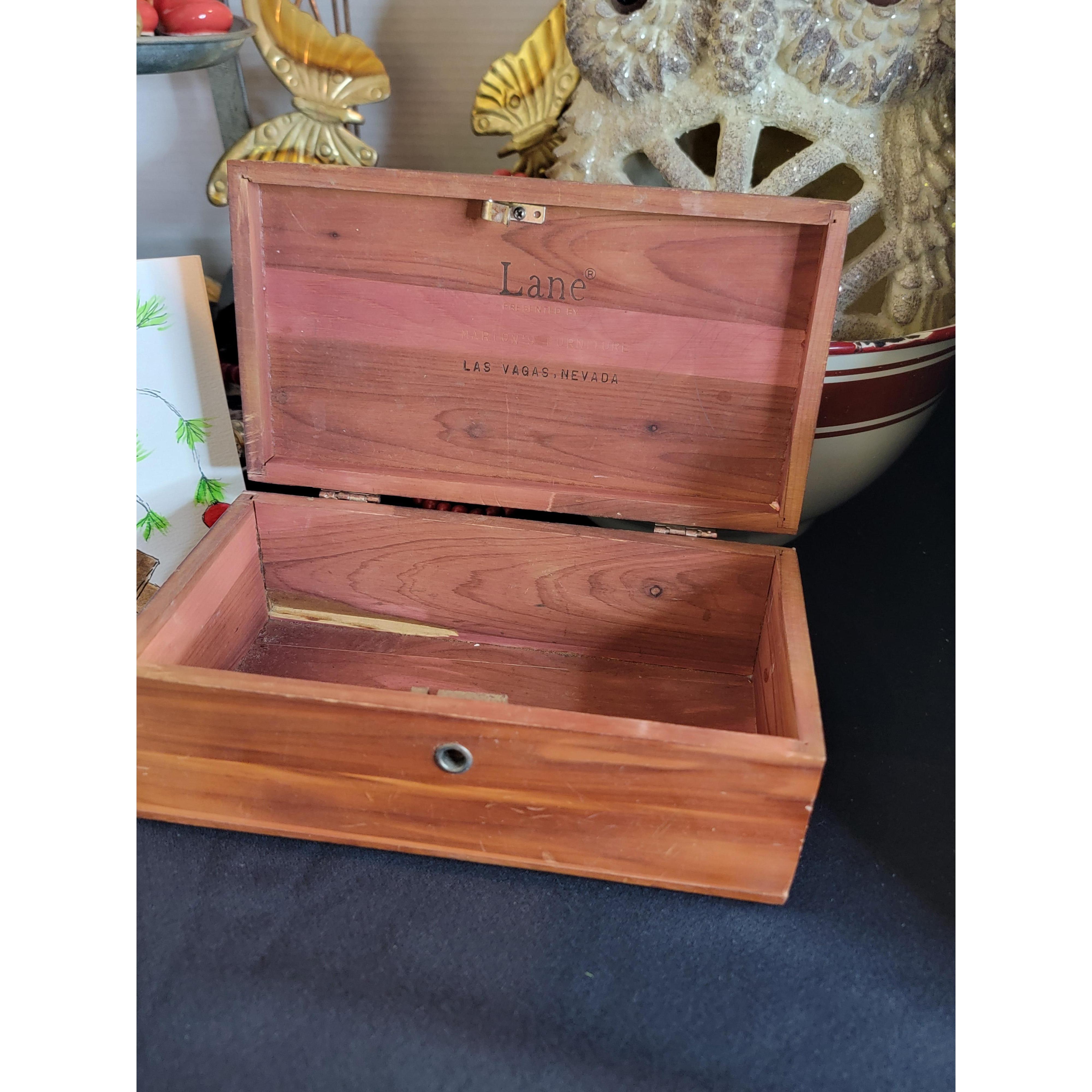 Vintage Lane Cedar Box Small