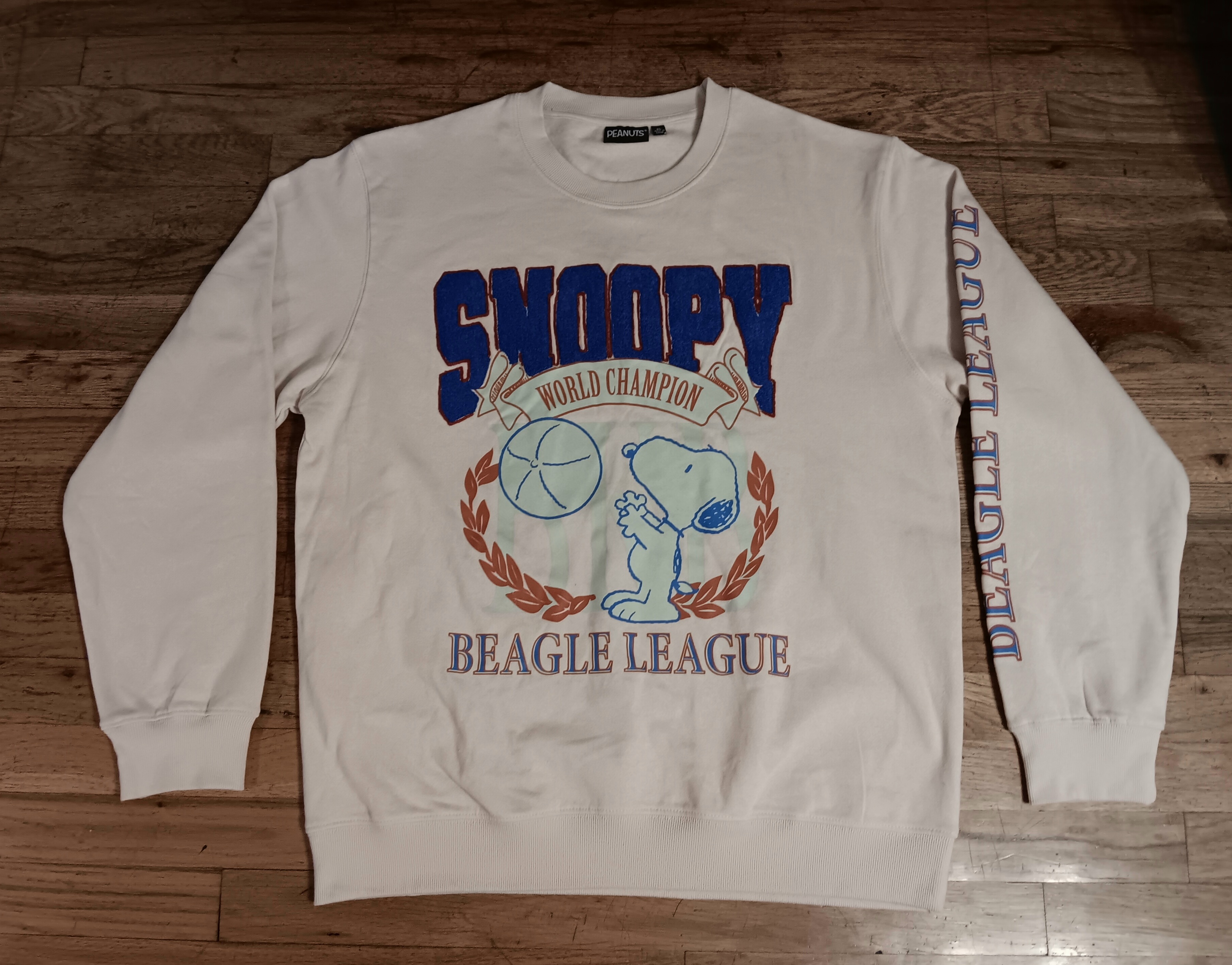 Snoopy Basketball World Champion Sweatshirt NEW nwot Charlie Brown Peanuts