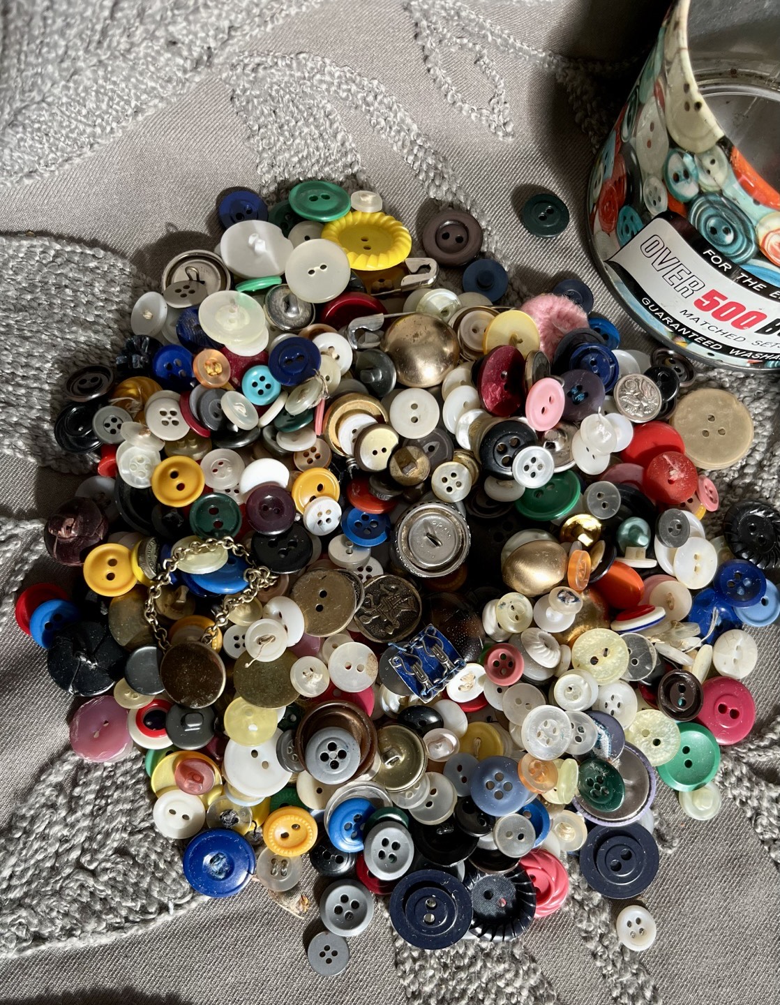 Buttons Assortment In Round Graphic Colorful Tin 12.8 Ounces Total Weight