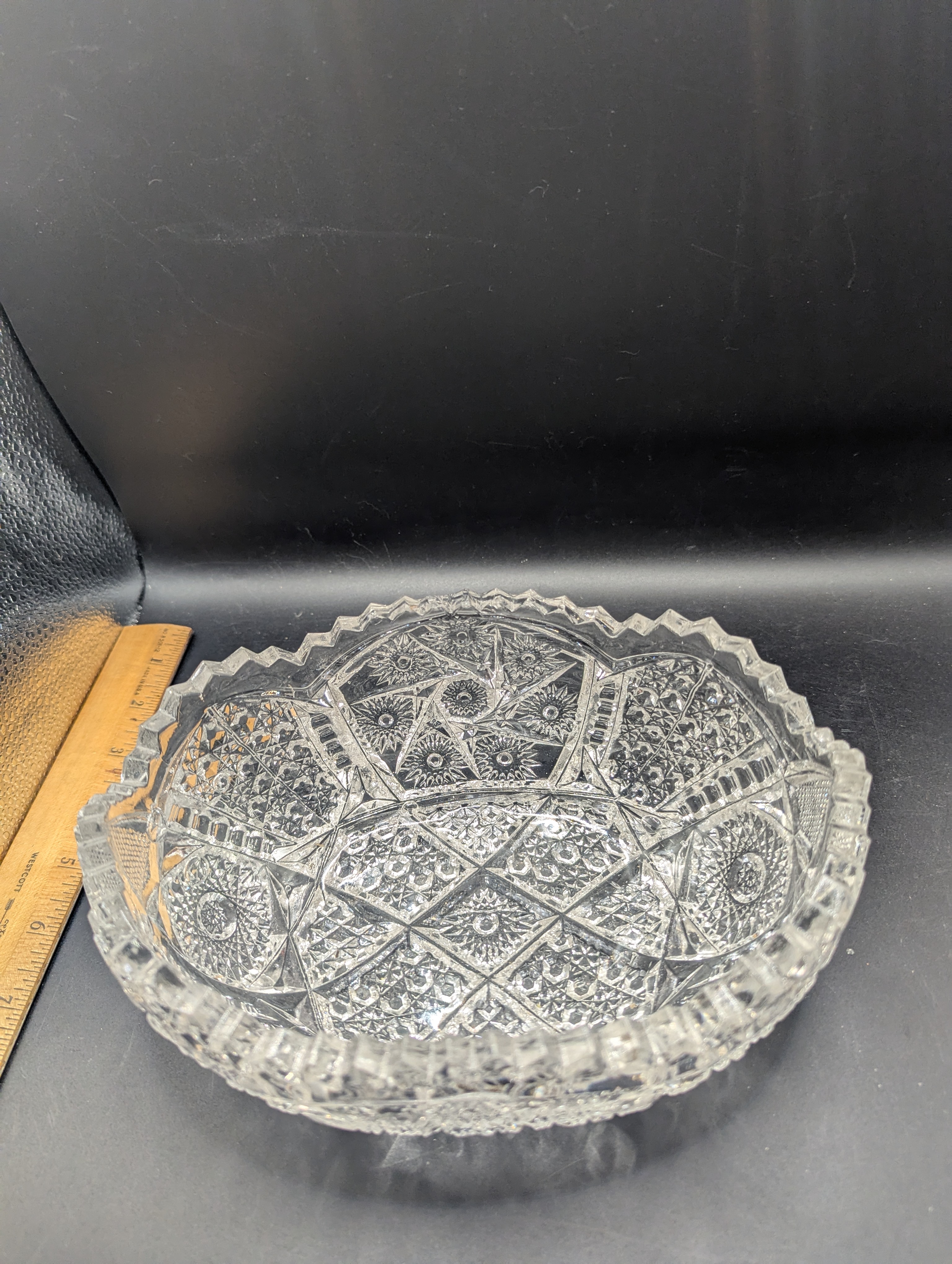 Vintage ABP Daisy & Button Saw Teeth Oval Bowl.