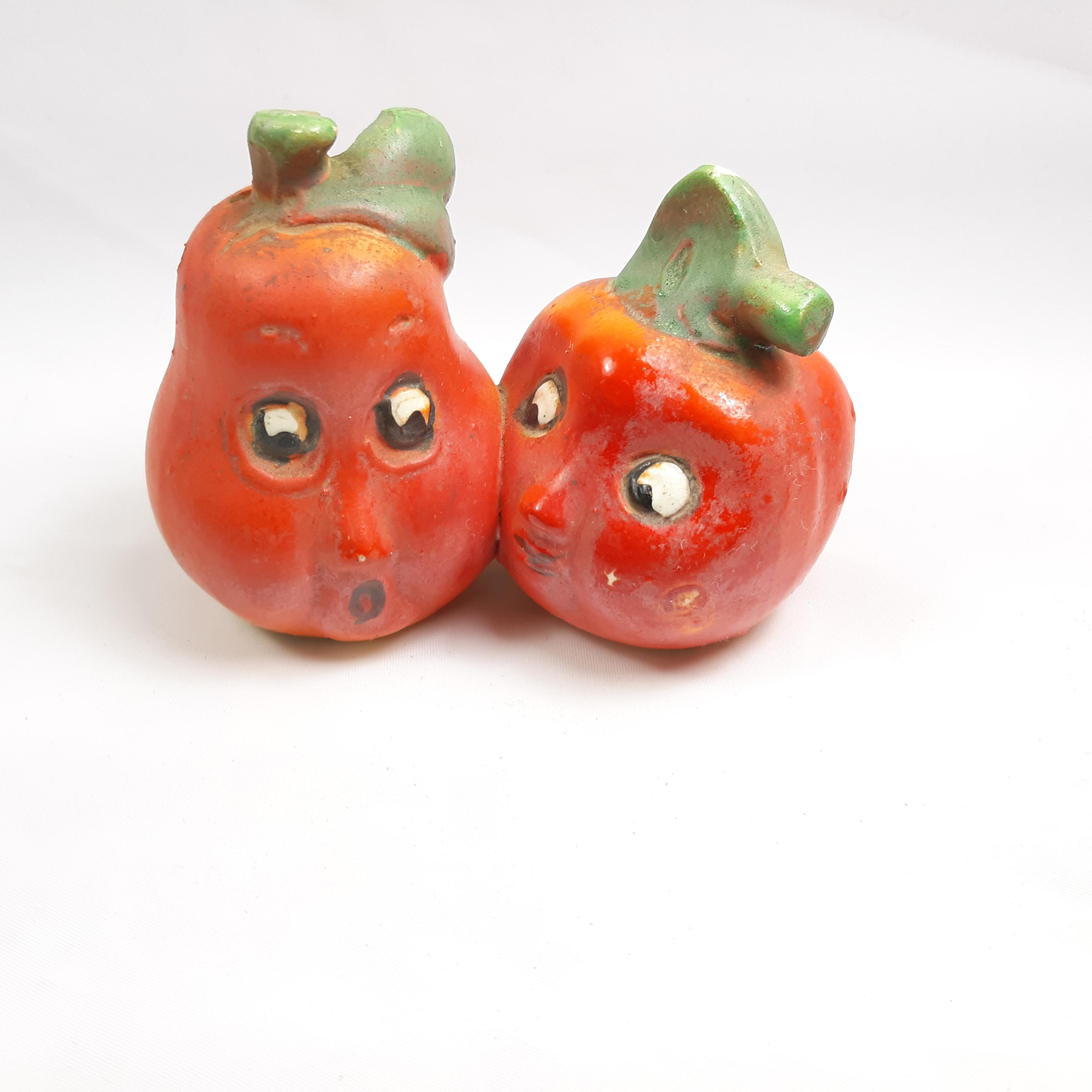 Vtg Anthropomorphic Kissing Pumpkins Salt Pepper Shaker Halloween Fall ...