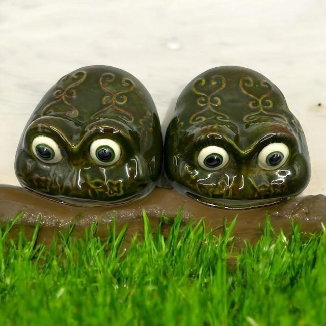 Anatomically Correct Ceramic Frog Pair
